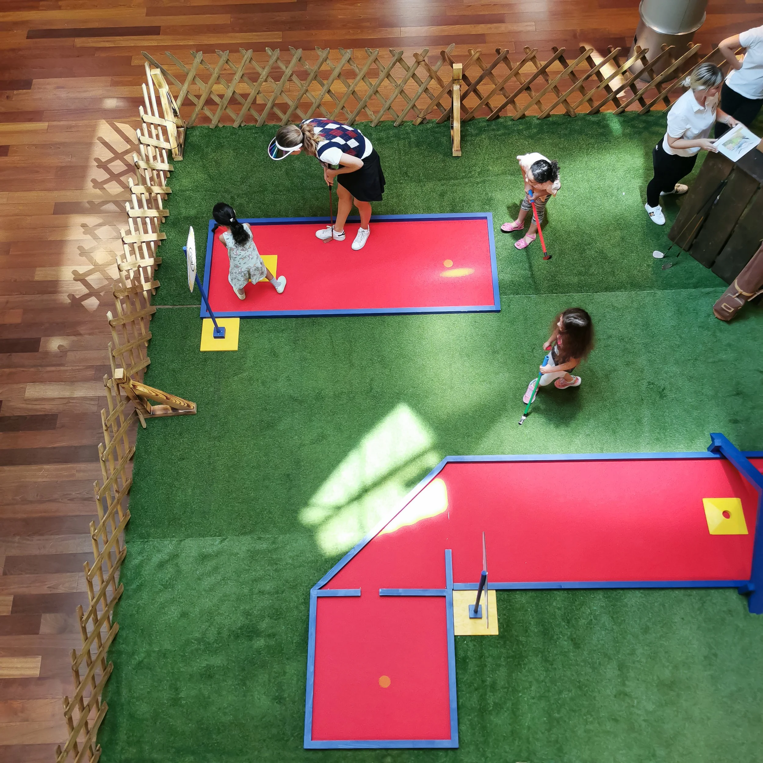 Minigolf im Shoppi Tivoli — Hotz'n'plotz Entertainment