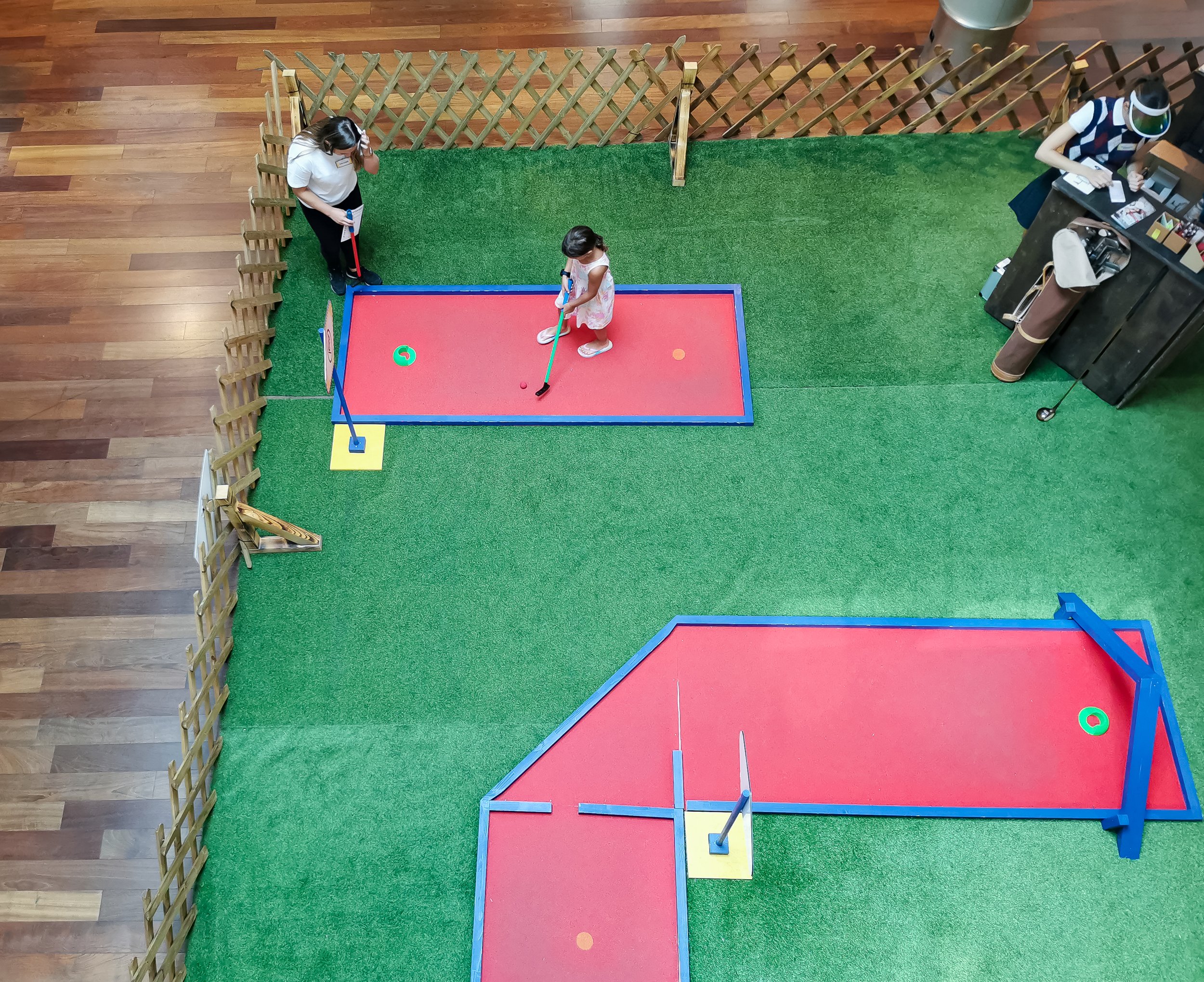Minigolf im Shoppi Tivoli — HOTZNPLOTZ