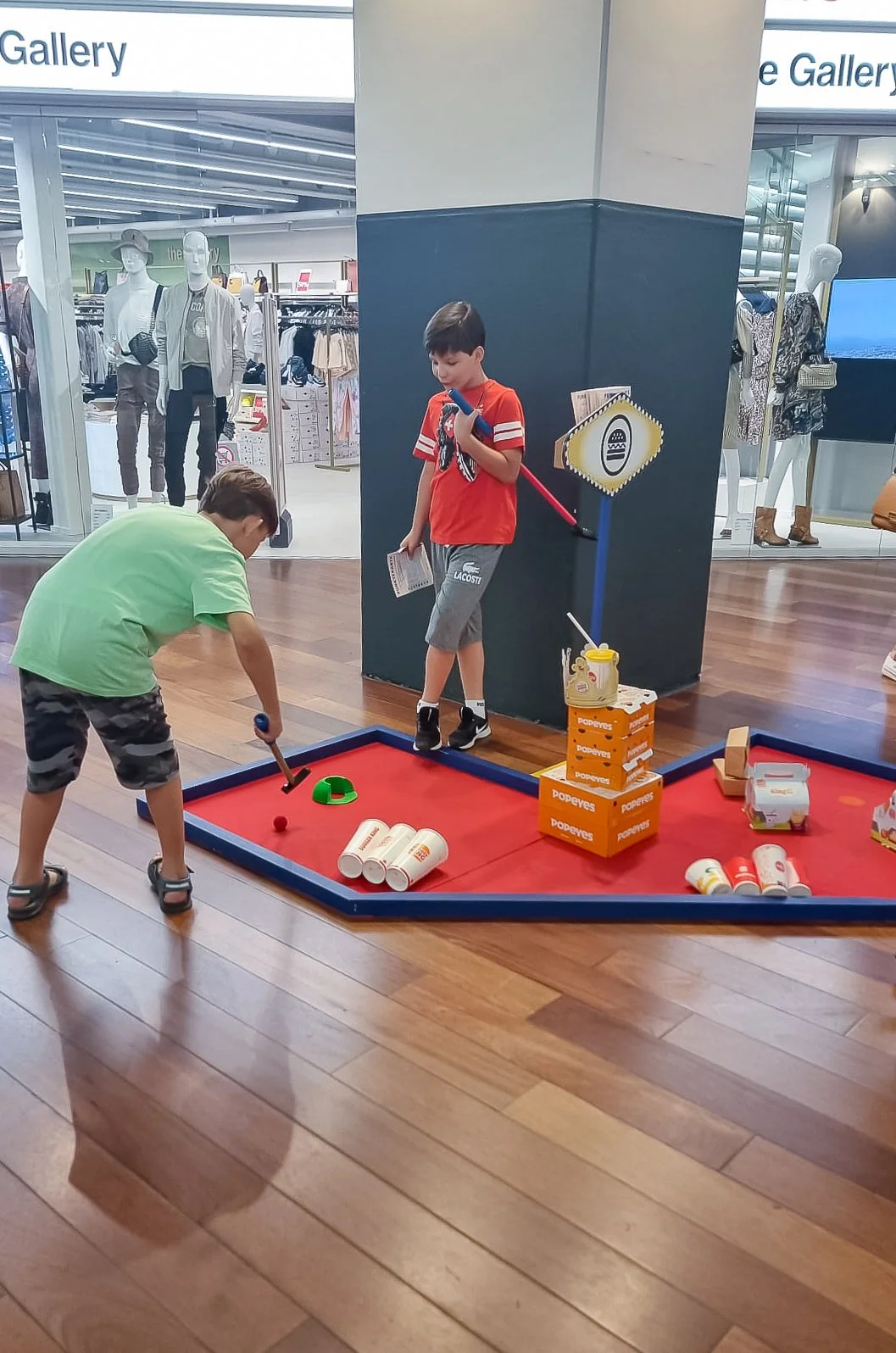Minigolf im Shoppi Tivoli — HOTZNPLOTZ