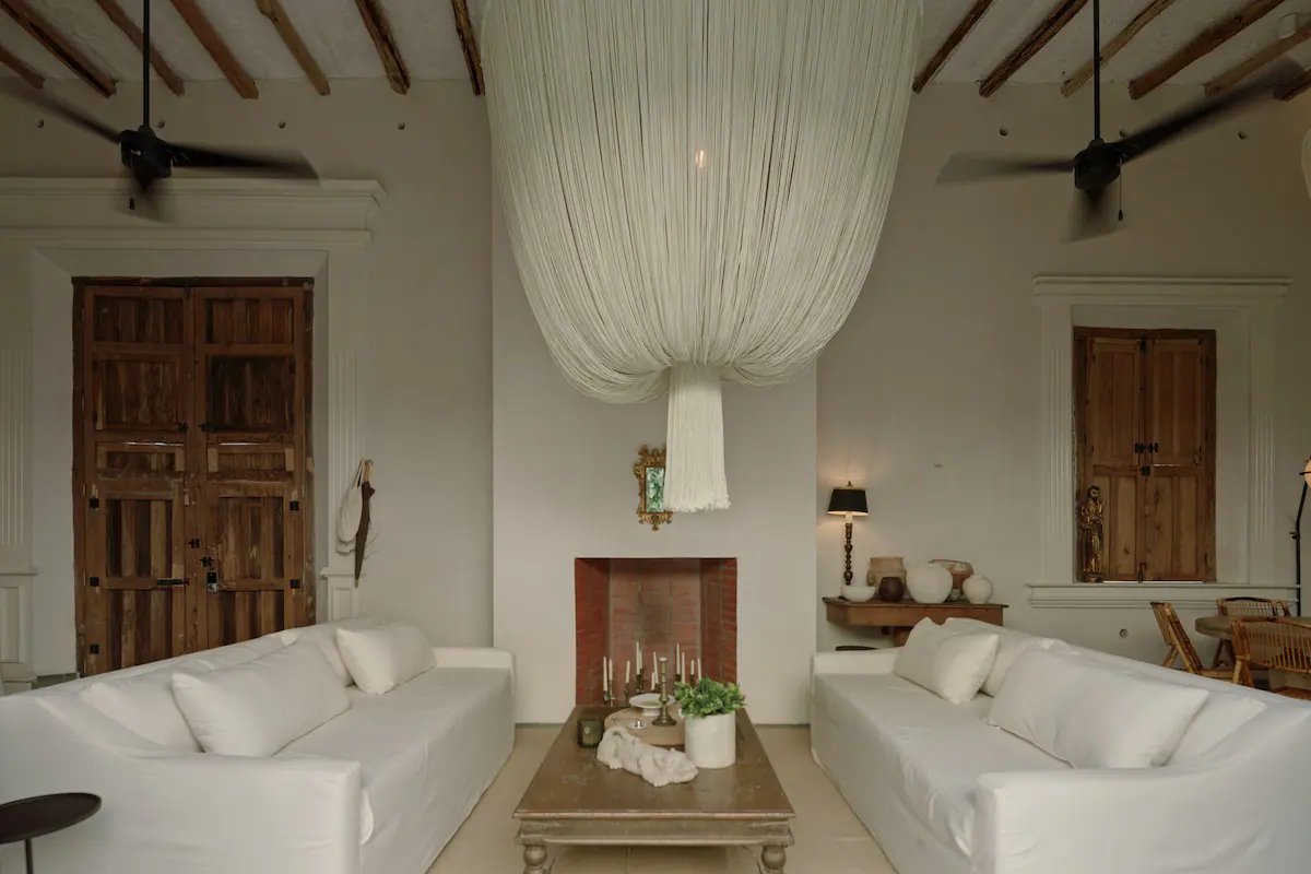 Home Tour // An Airy Mexican Casa in Centro Histórico de Mérida with 18 ...