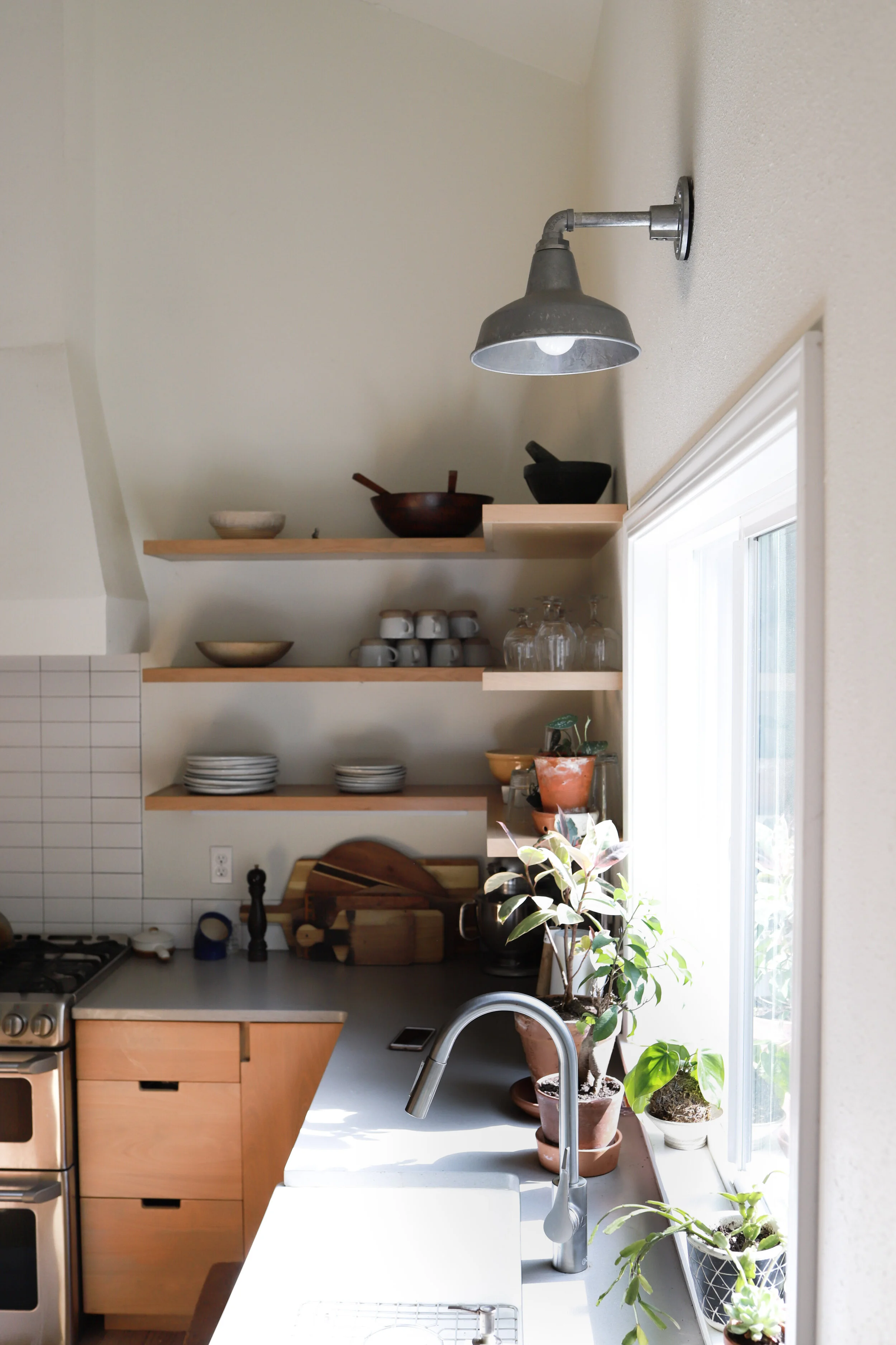 Home Tour // A Remodeled “80s Special” Is Anything But a Starter House ...