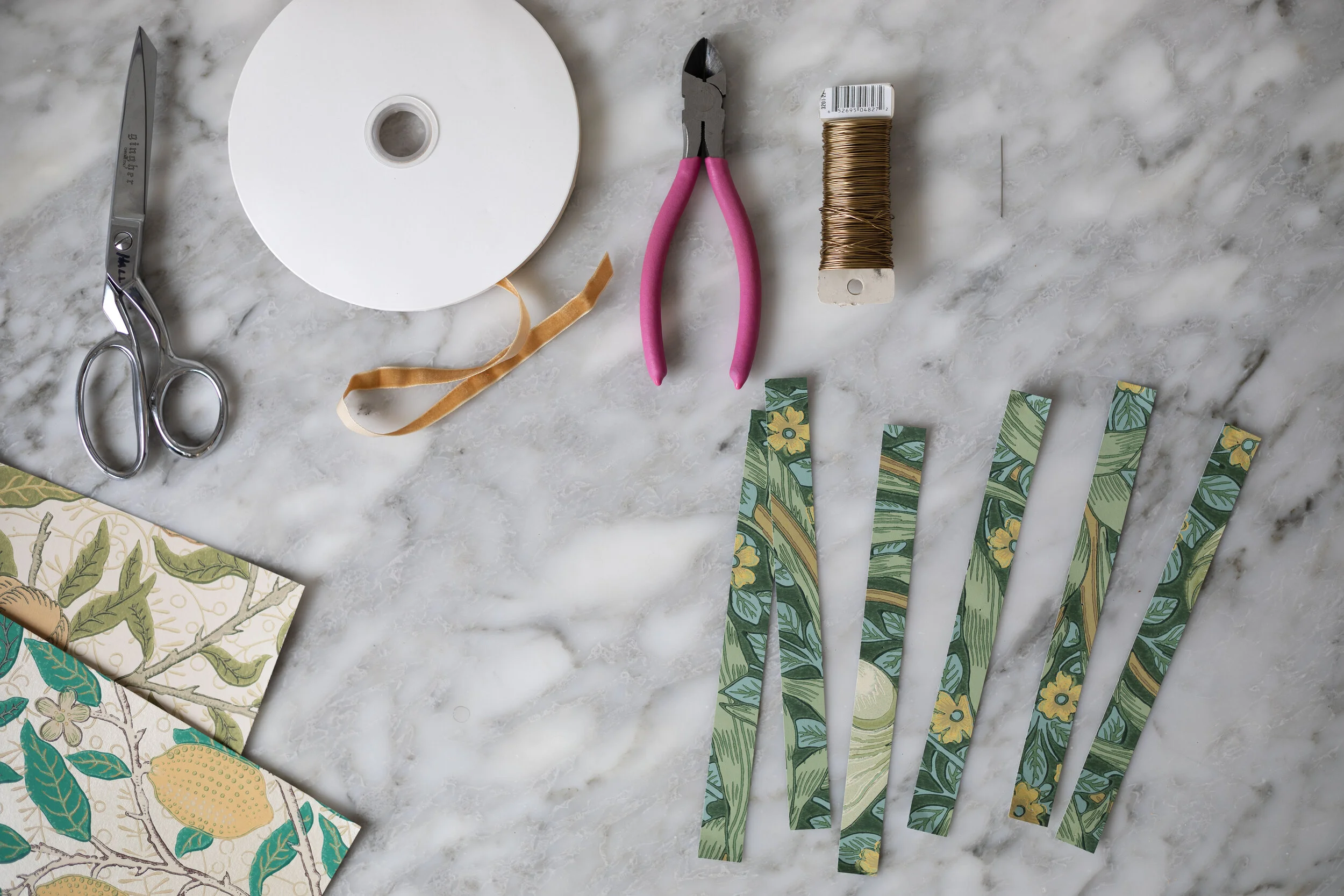 A Simple Paper Bauble DIY (using William Morris wallpaper samples ...
