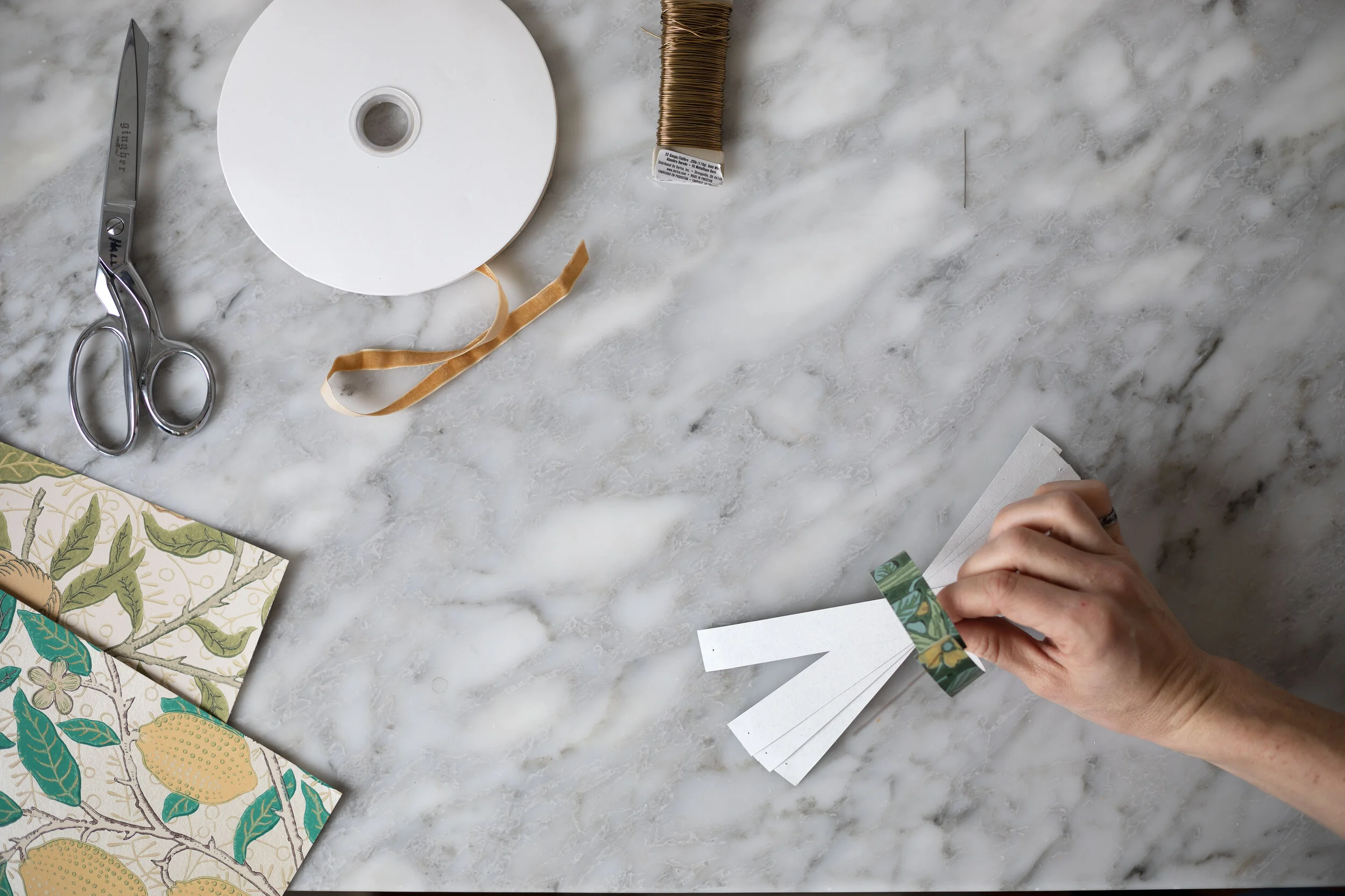 A Simple Paper Bauble DIY (using William Morris wallpaper samples ...