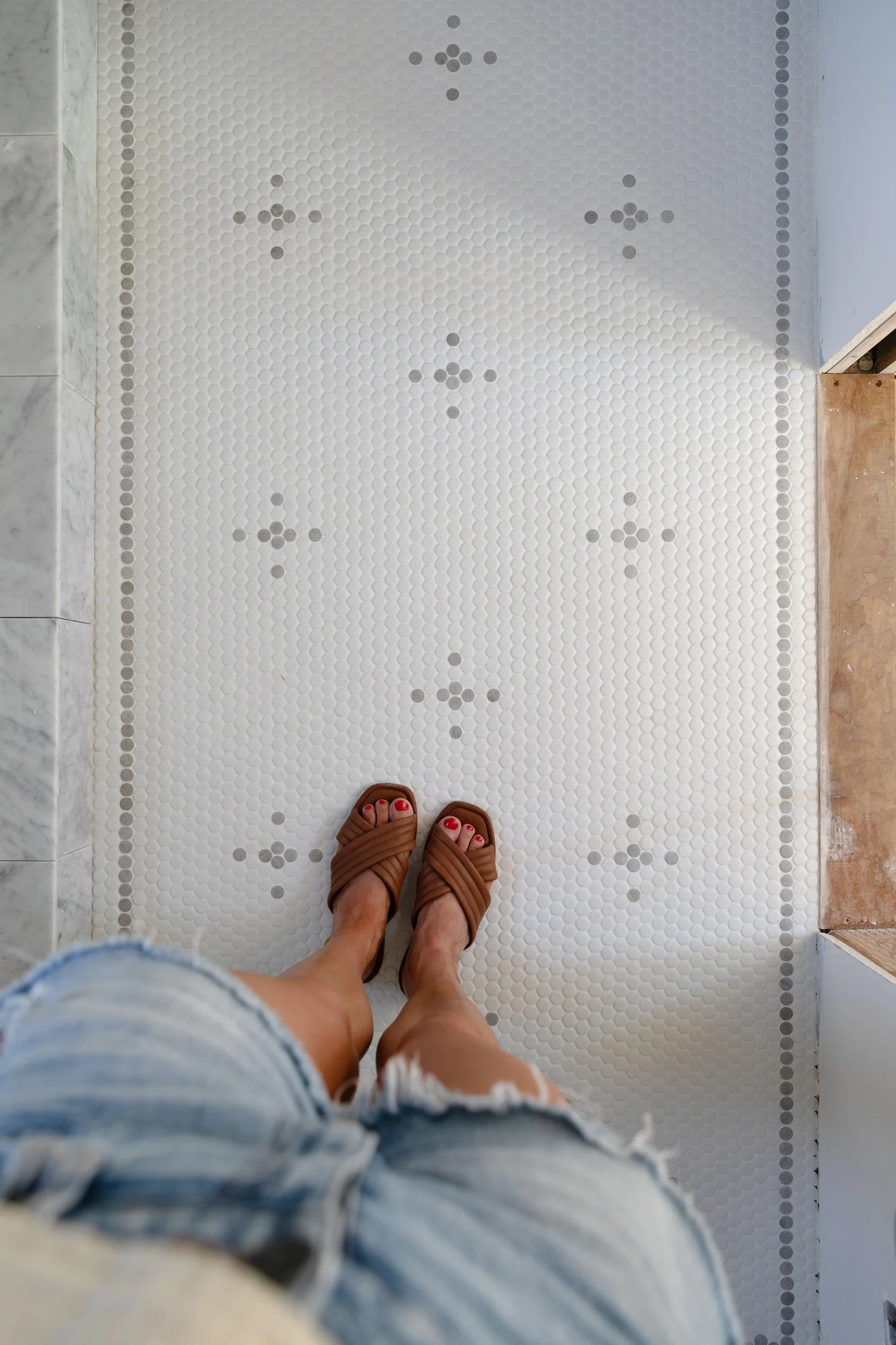 Our DIY Patterned Penny Tile Floor at the Poplar Cottage — The Grit and ...