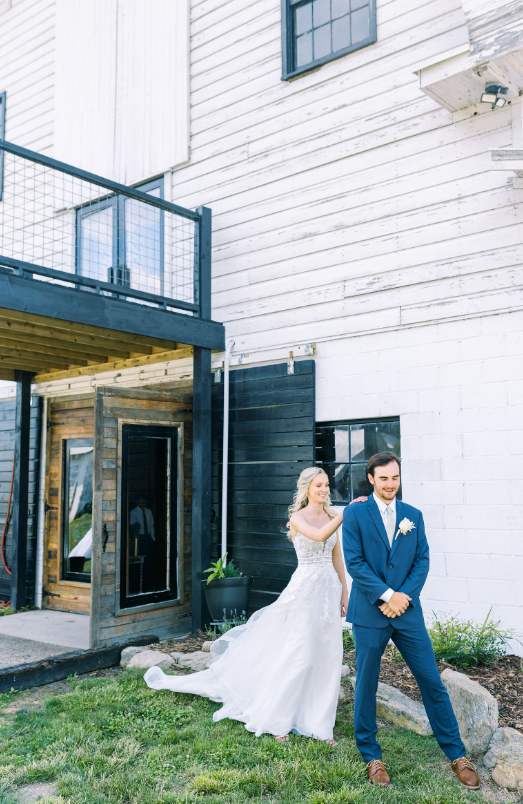 Real Weddings - Anna & Nathan | AMAZING GRAZE BARN