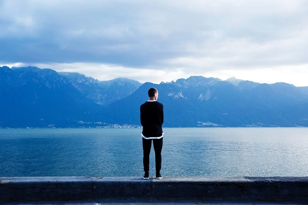 How to Stop Thinking About the Past [10 Top Ideas] — What's Danny Doing?