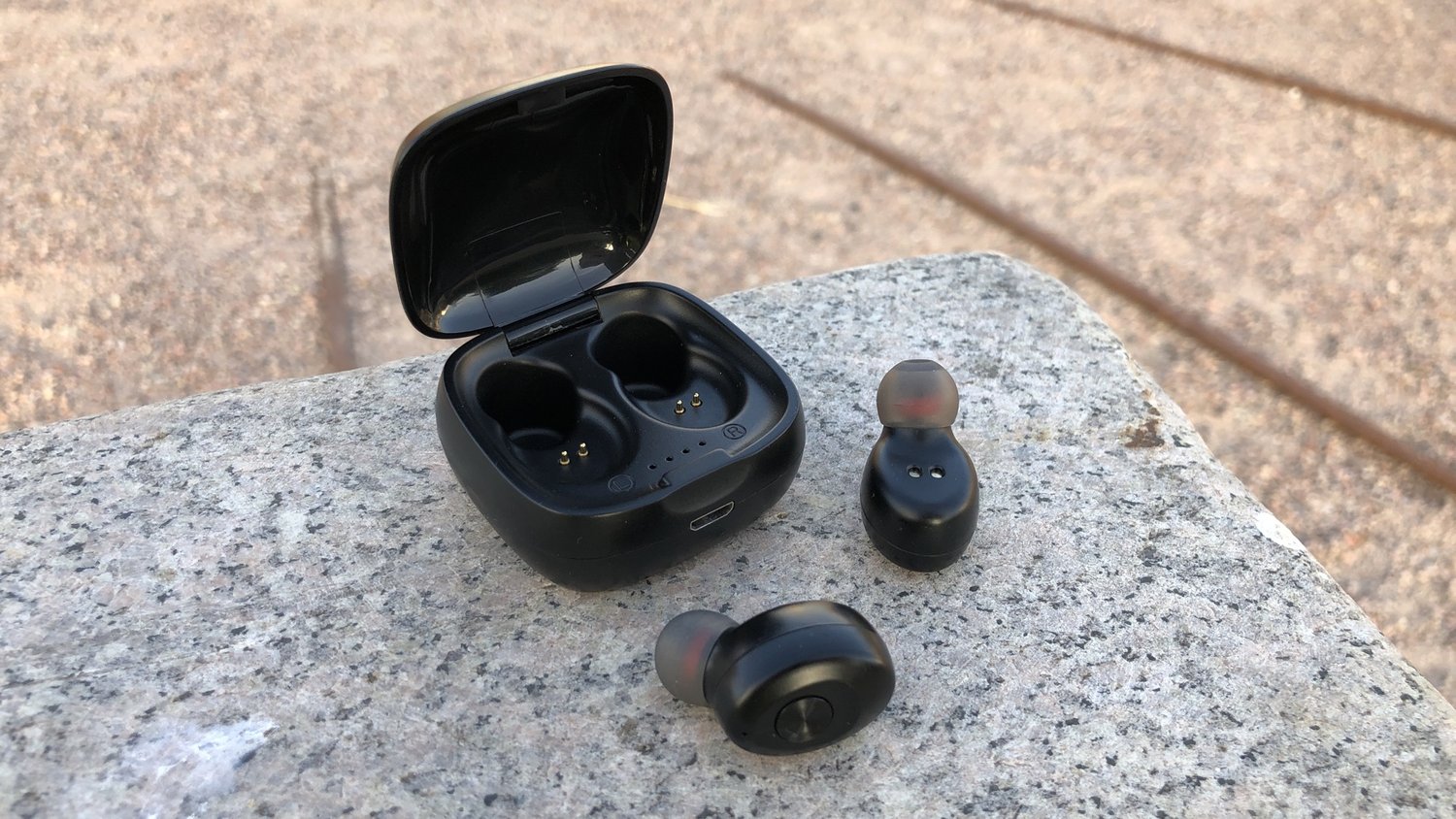 XG-12 TWS review: Okay sounding ultra cheap wireless earphones