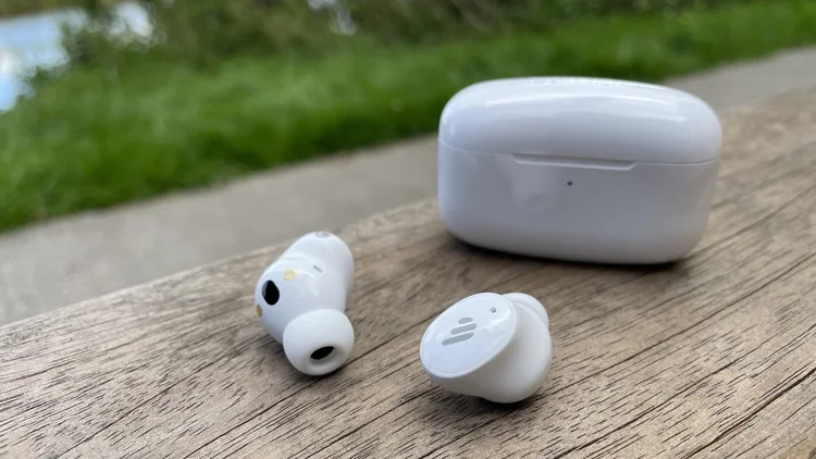 Soundcore P40i review: Wireless earbuds… with a phone stand!