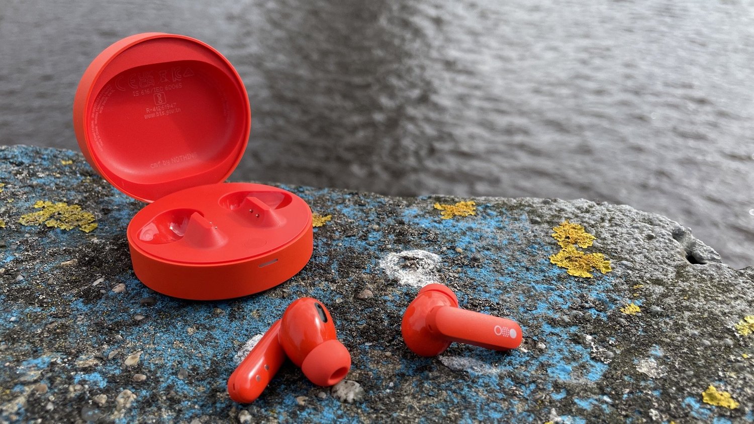 Soundcore P40i review: Wireless earbuds… with a phone stand!