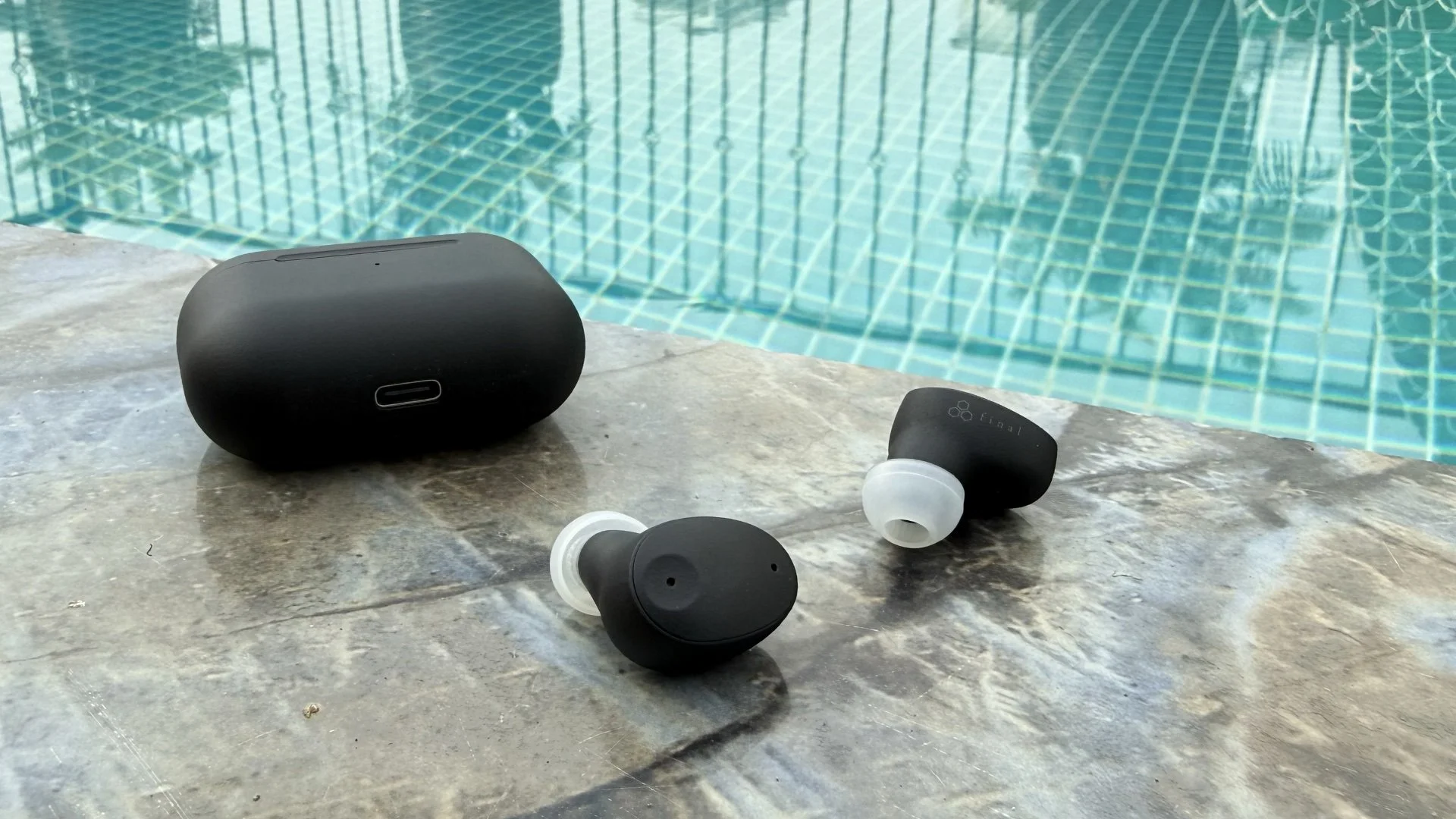 Final ZE300 ANC review: Small size, price... and performance