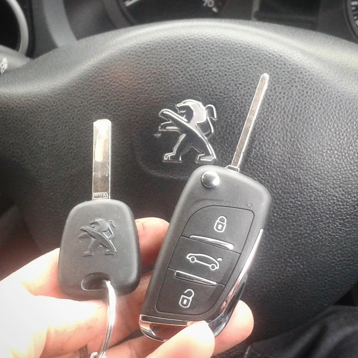 Peugeot Partner - replacement new spare standard and remote van key cut ...