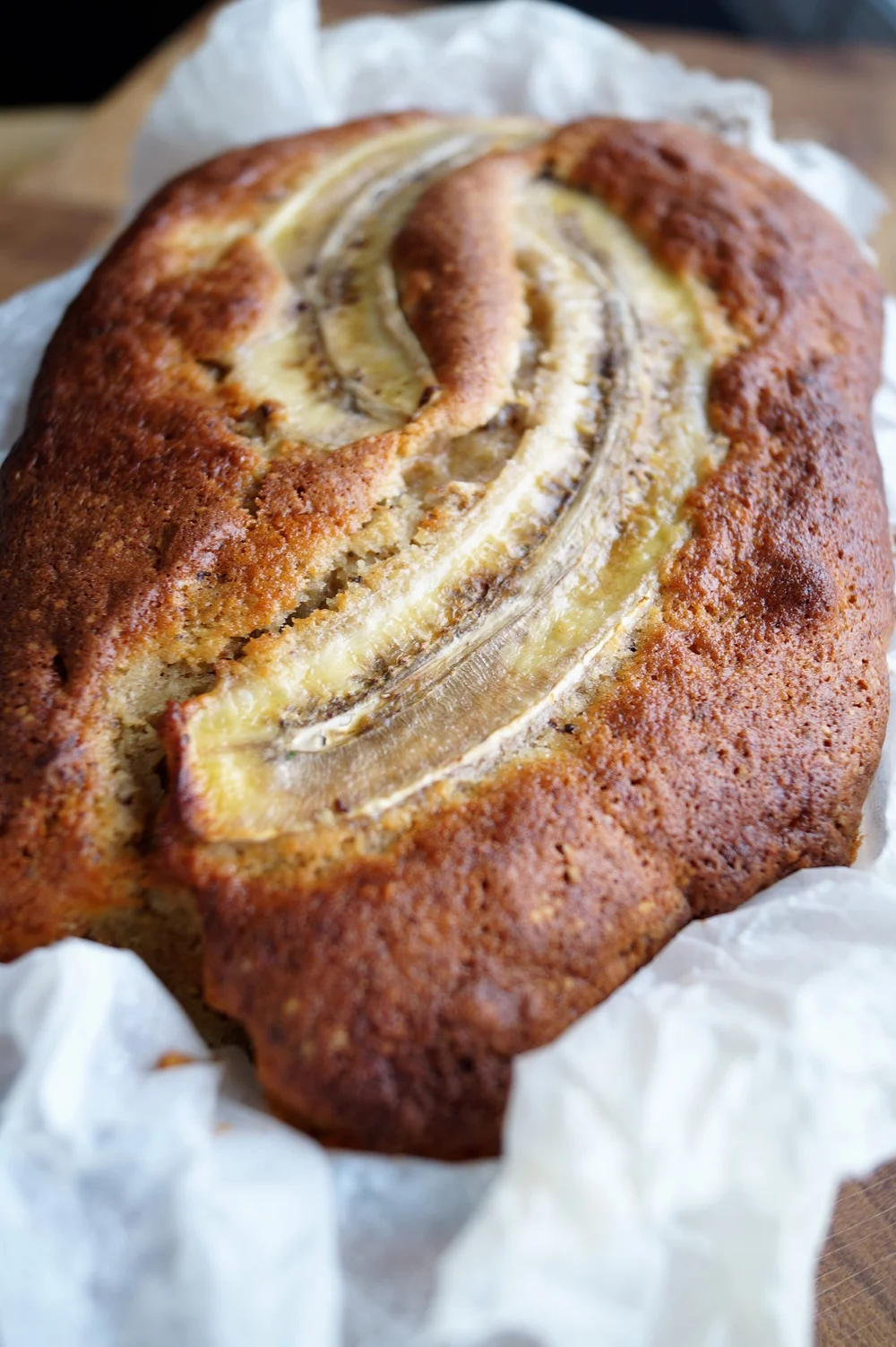 «Loaded» banankake med sjokolade og valnøtter