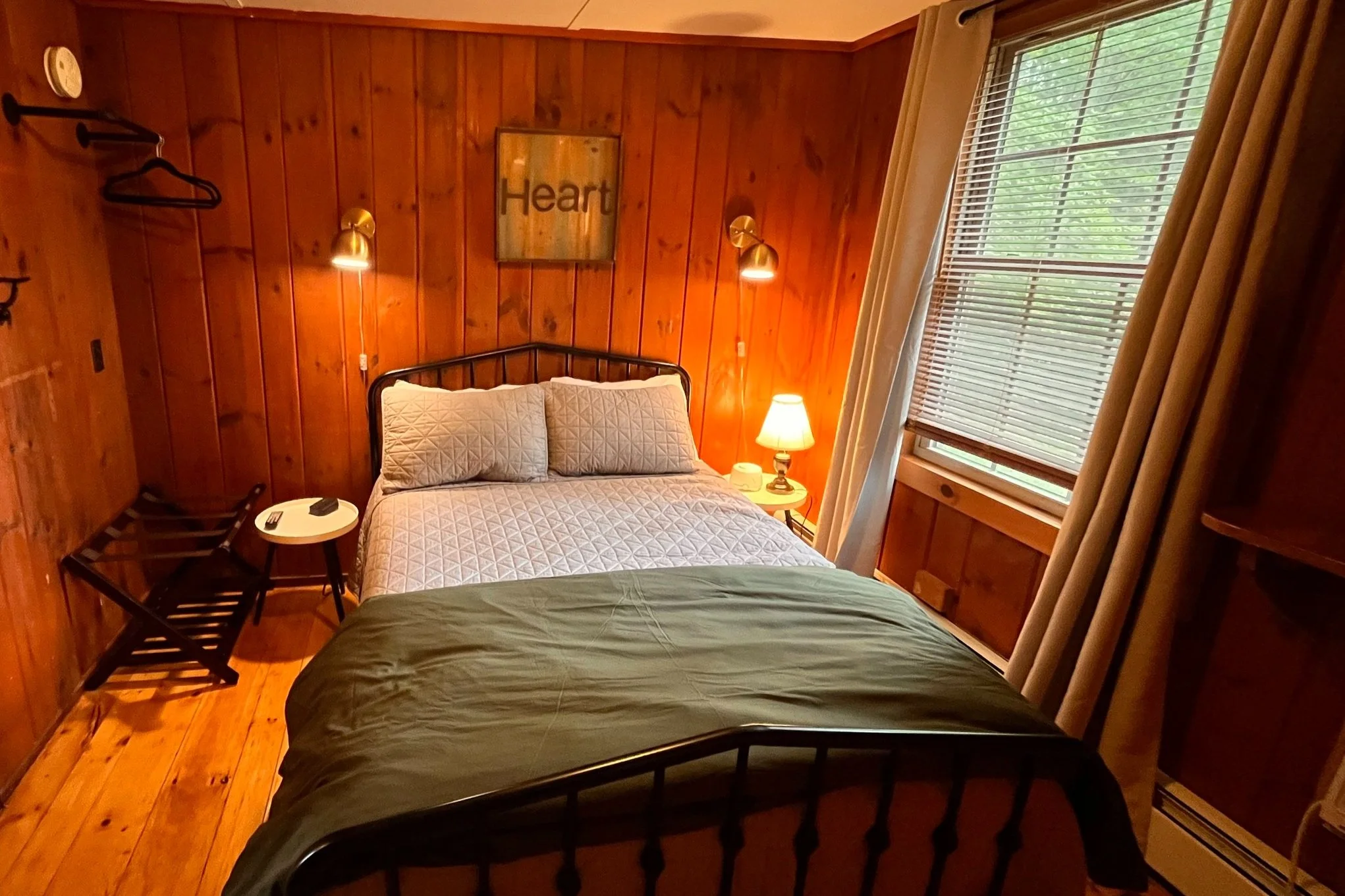 Spruce room description — Timberholm Inn