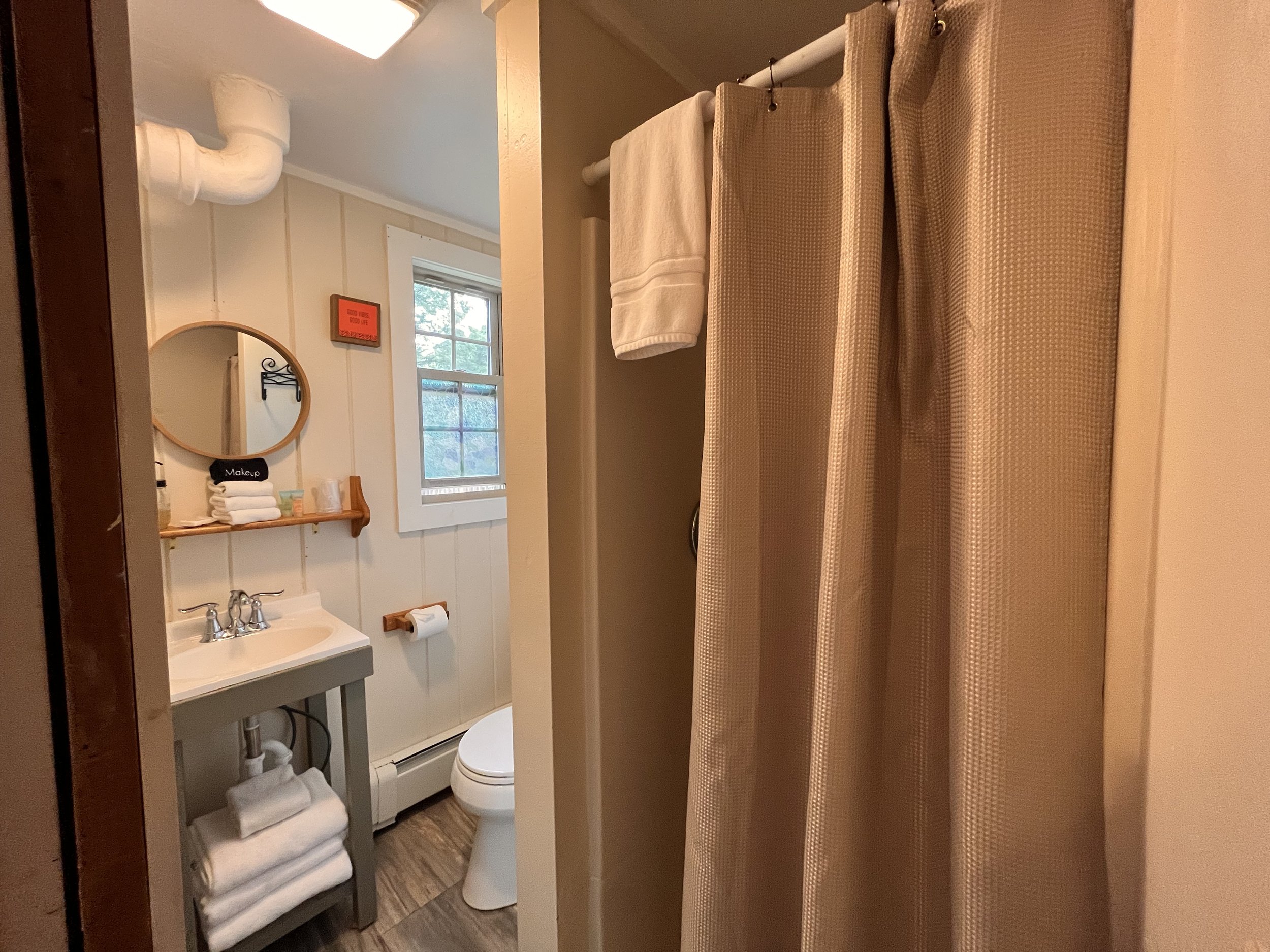 Spruce room description — Timberholm Inn