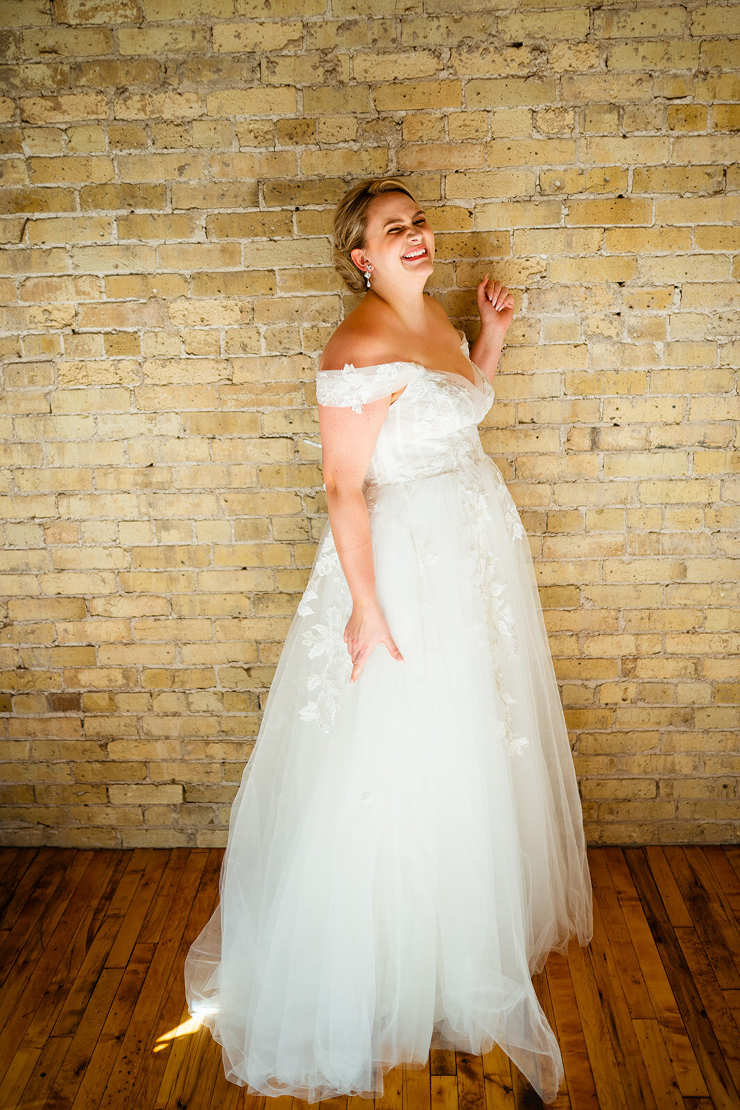 Alena Leena — Strike Bridal Bar