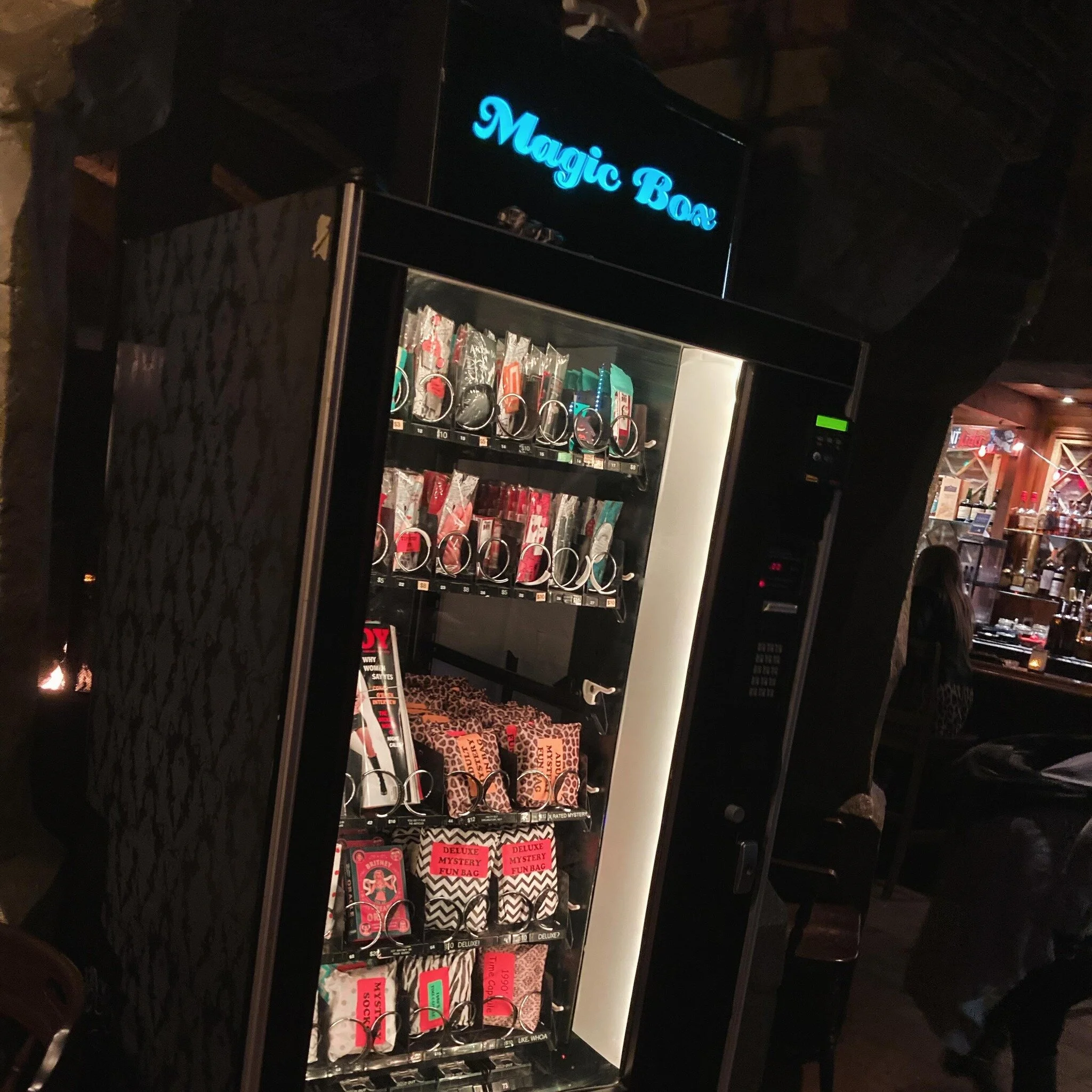 Dolly Parton Pin — MAGIC BOX VENDING