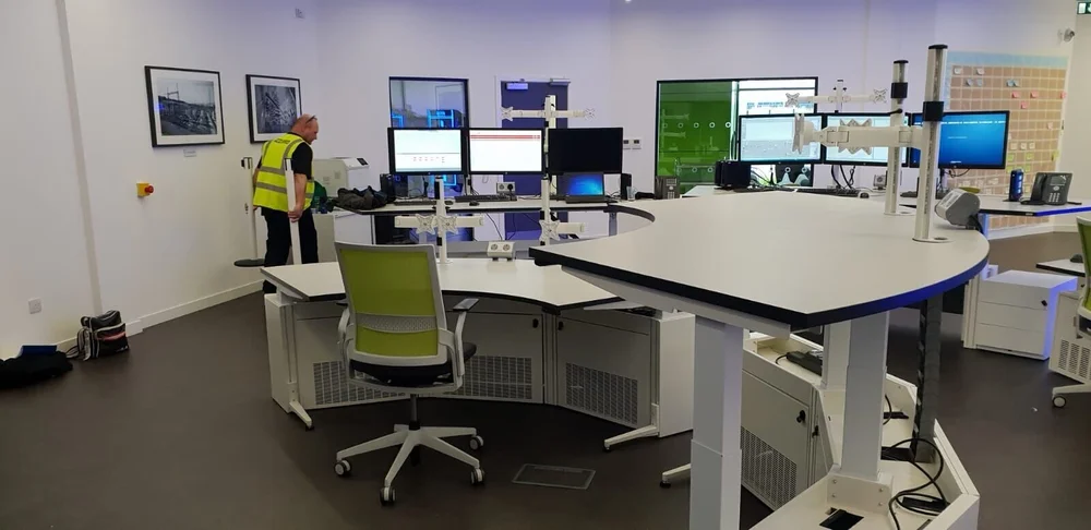 6 Essentials for an Ergonomic Control Room | Technology Desking™