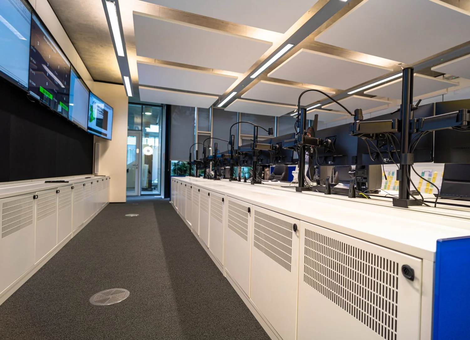 Everything you need to know about desk IT storage | Technology Desking™