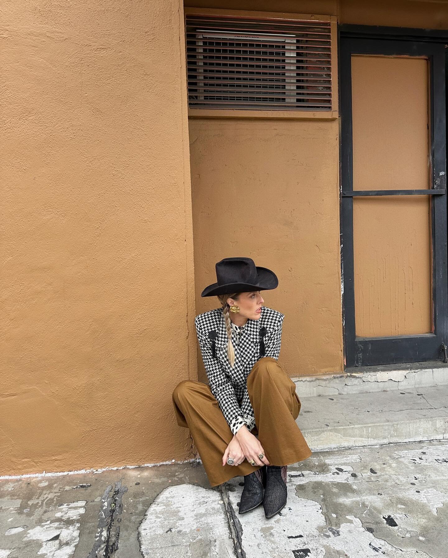 CHAT WITH BETH — B. Jones Style