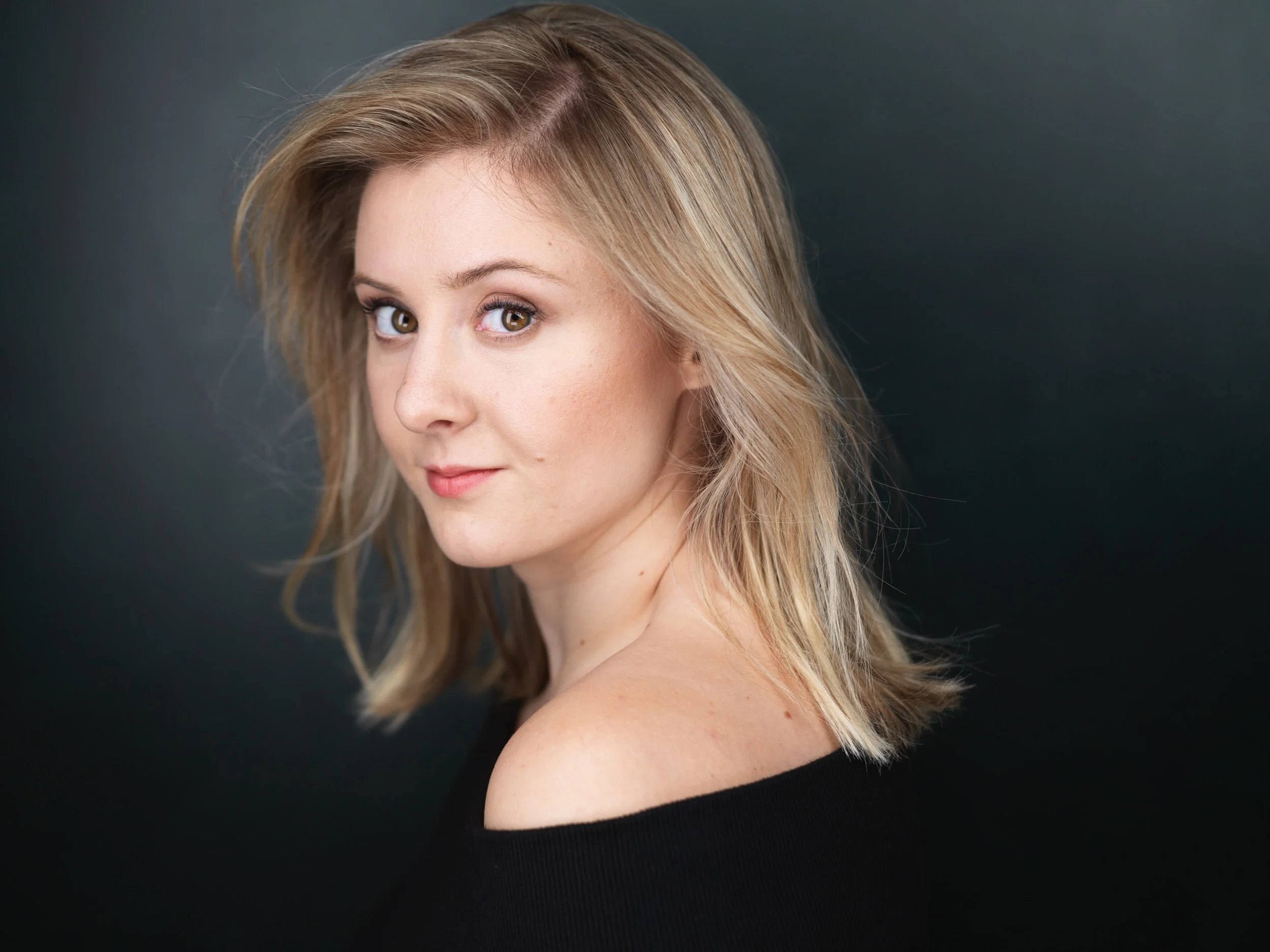 HEADSHOTS — HANNAH BEEBE