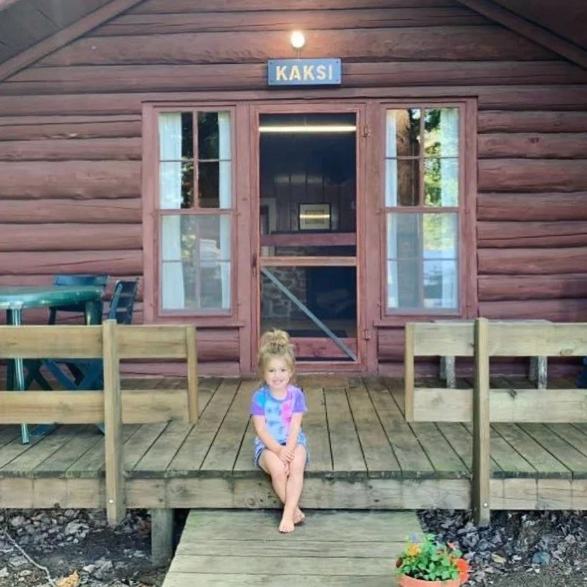 Porch sitters | Manninen's Cabins