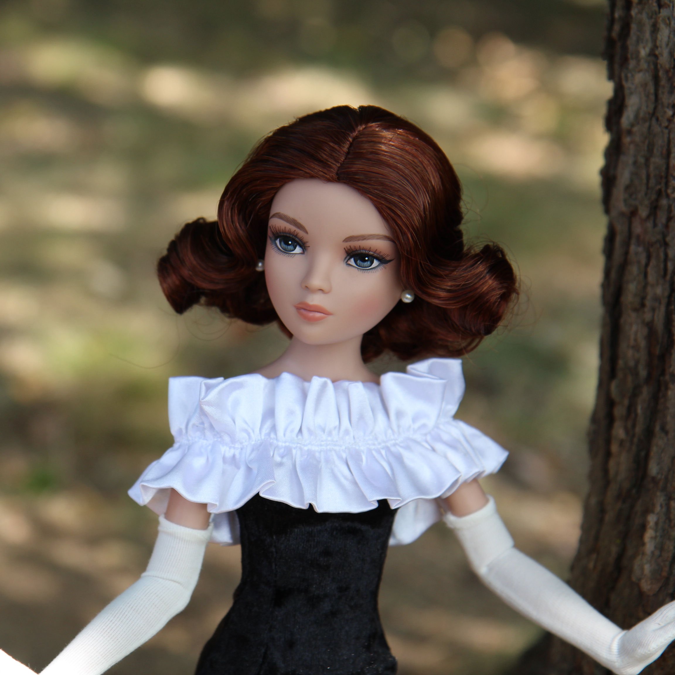 Retro Chic 1960s-Inspired Paper Dresses for Gwen & Zee Dolls - Free ...