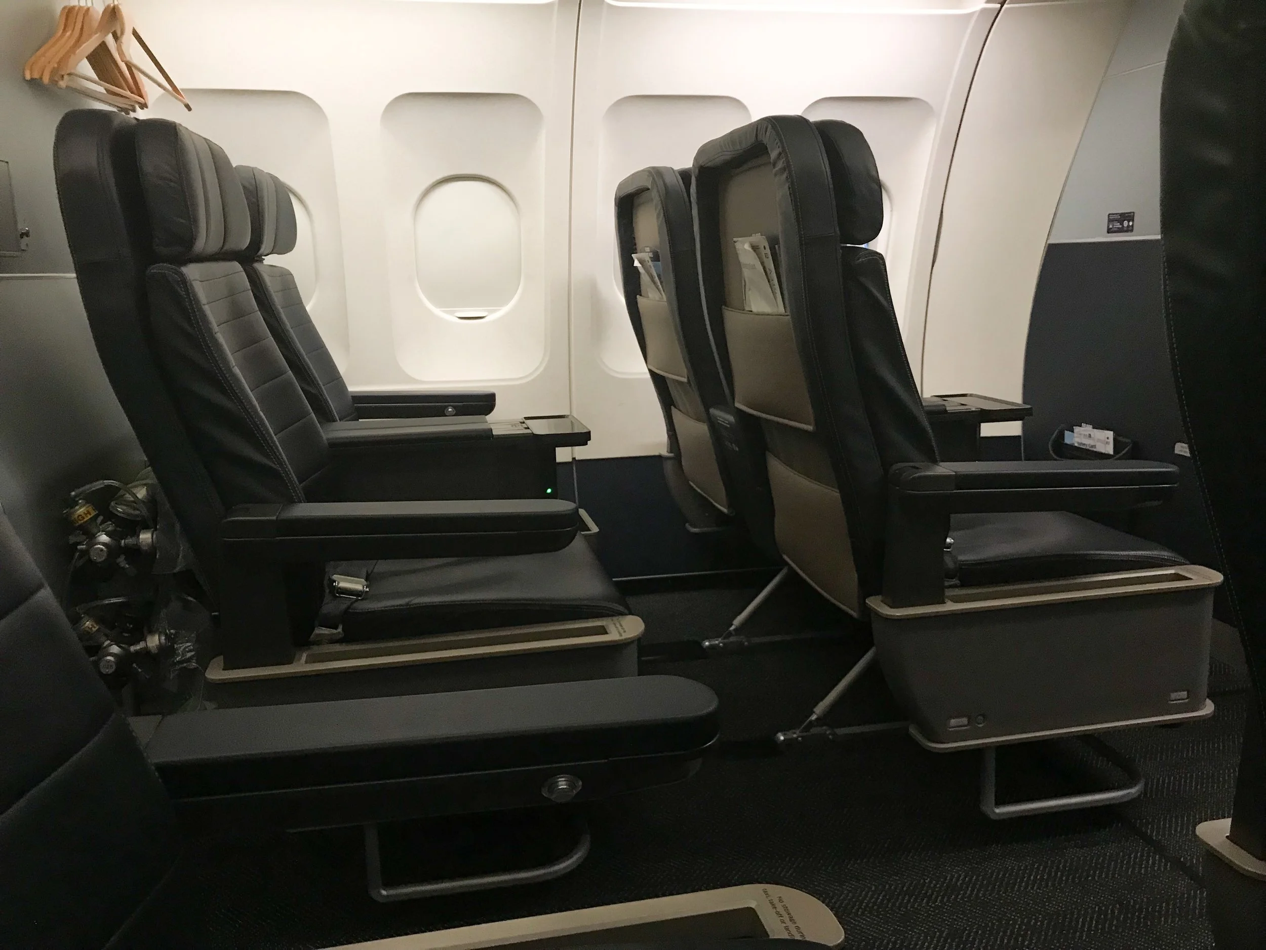 United Airlines A319 First Class
