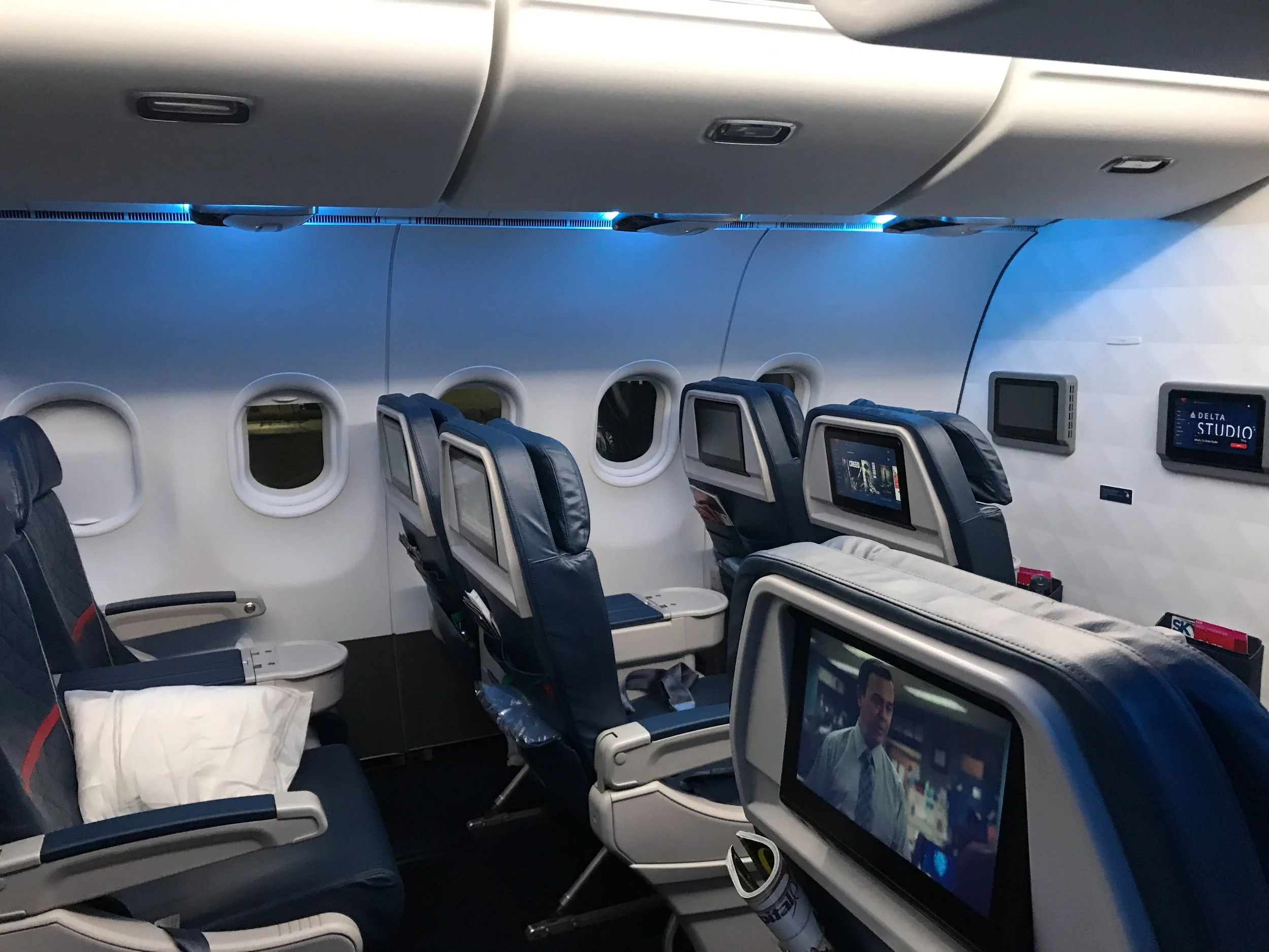 United Airlines A319 First Class