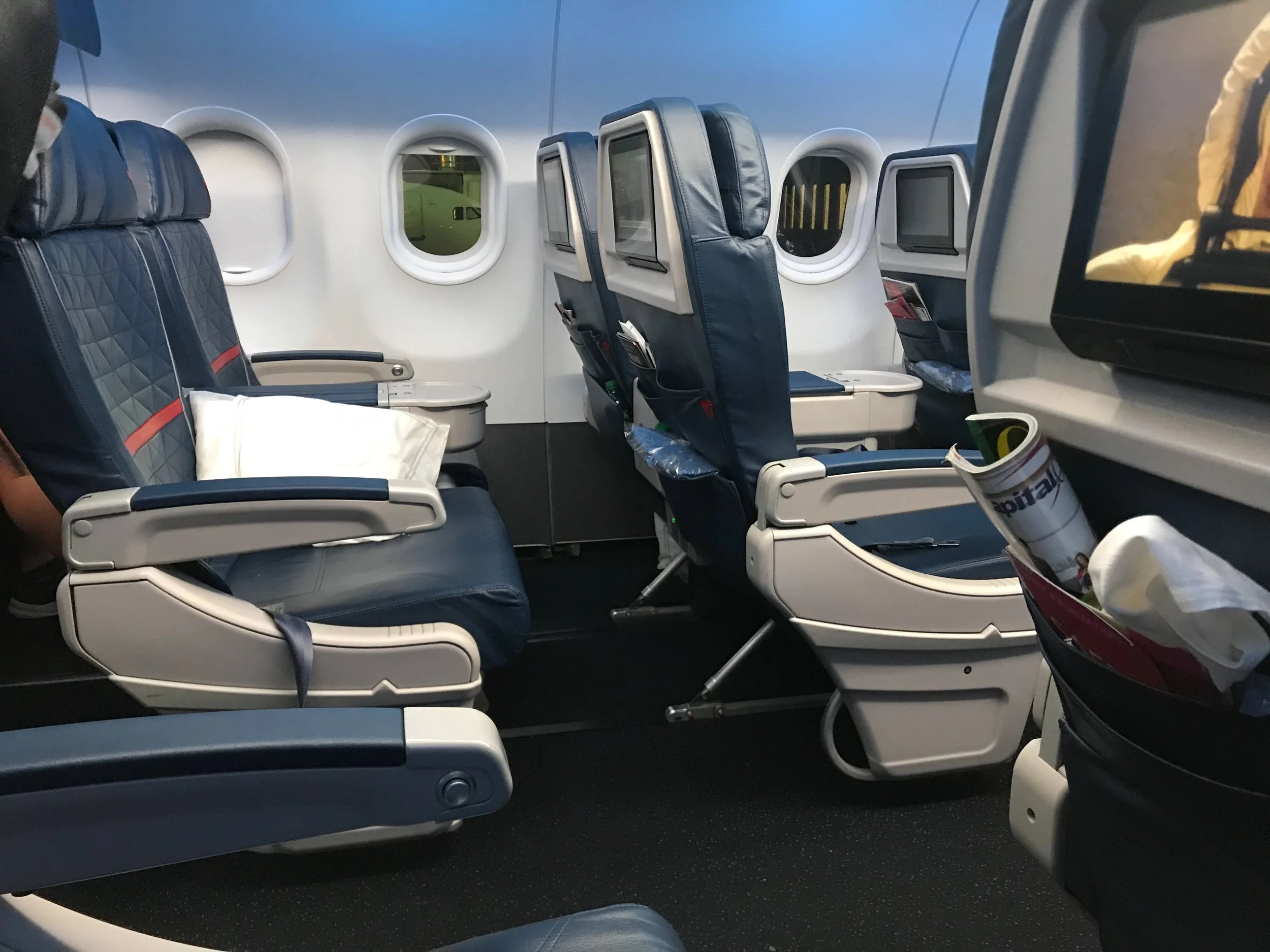 United Airlines A319 First Class