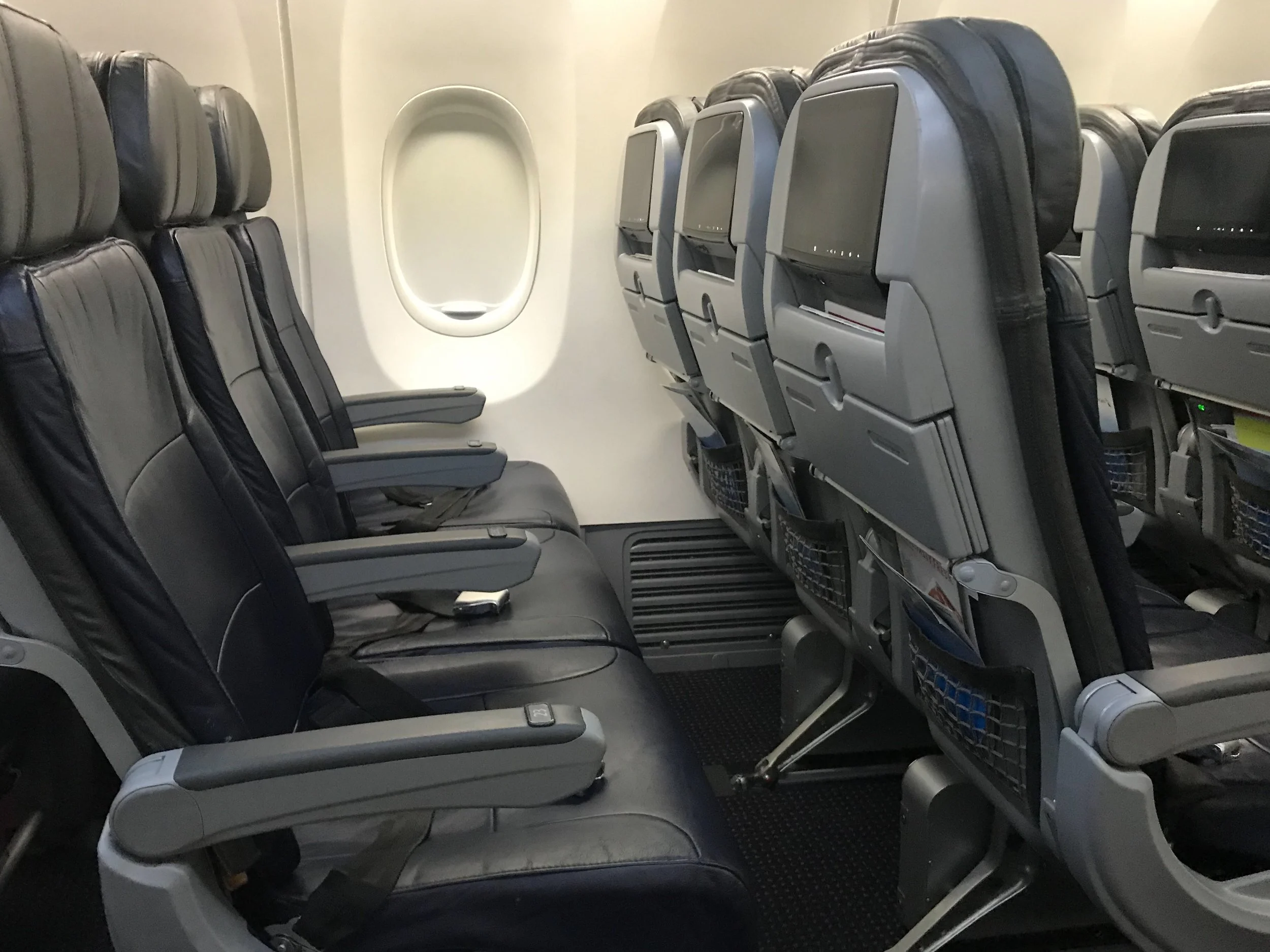 United Airlines First Class 737 800