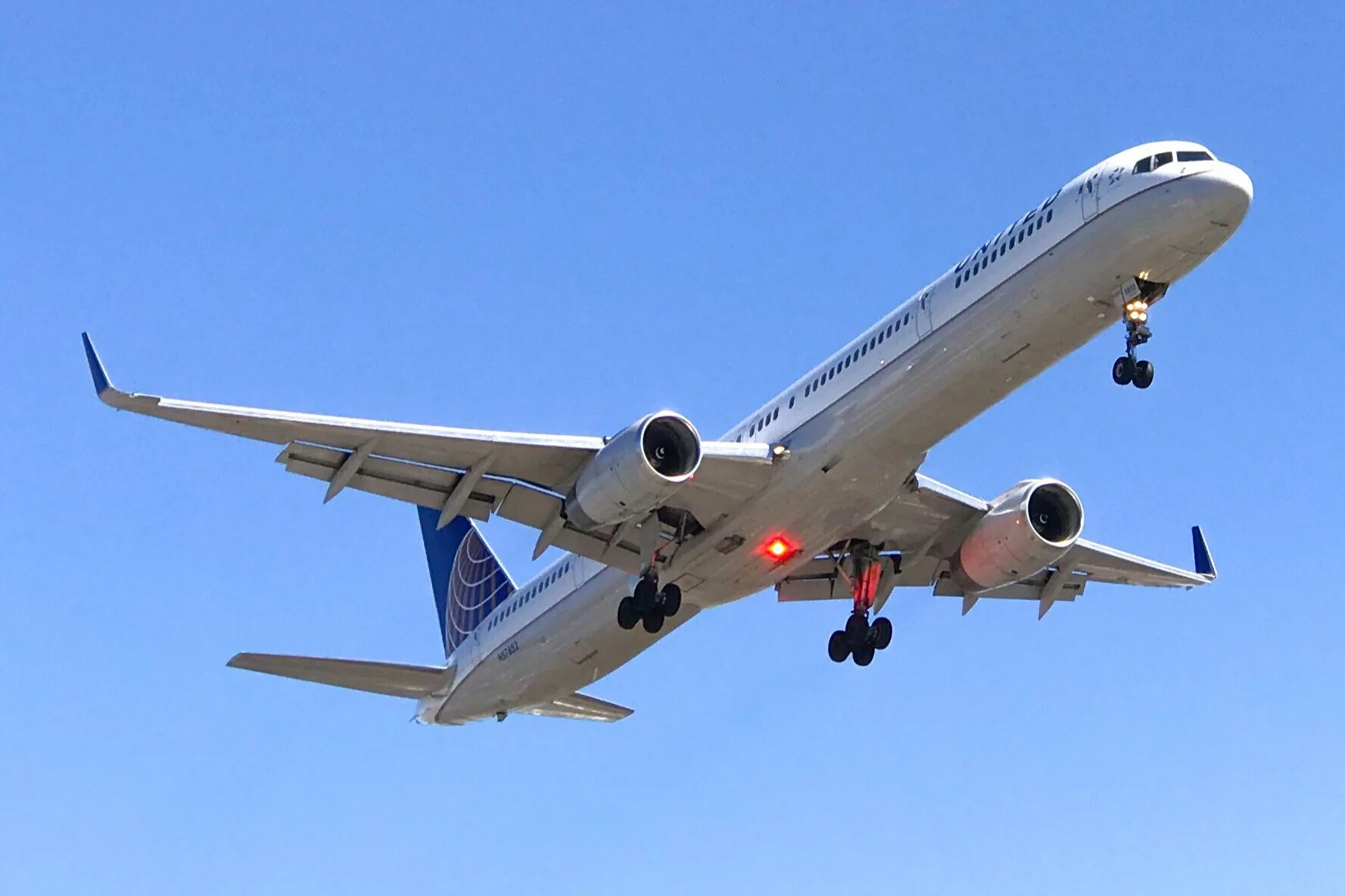 United Boeing 757 300