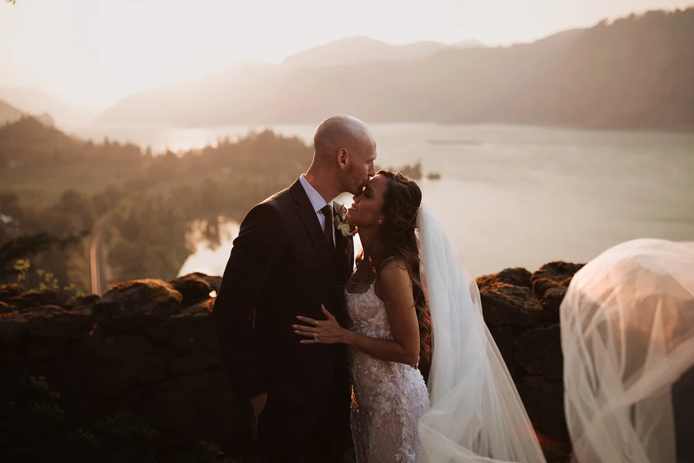 Alyssa & Brett | Griffin House Hood River, Oregon — Elle May ...