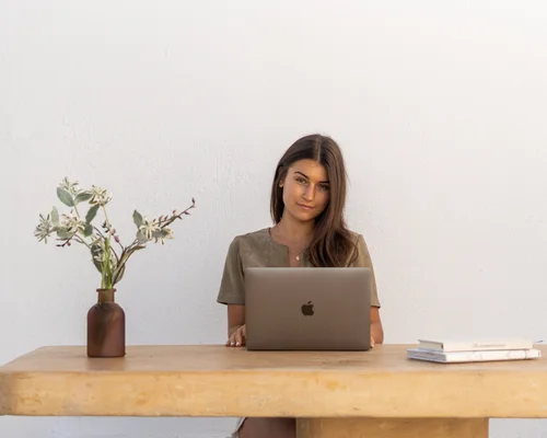 How I Became a 6-Figure Life & Mindset Coach — Laura Herde