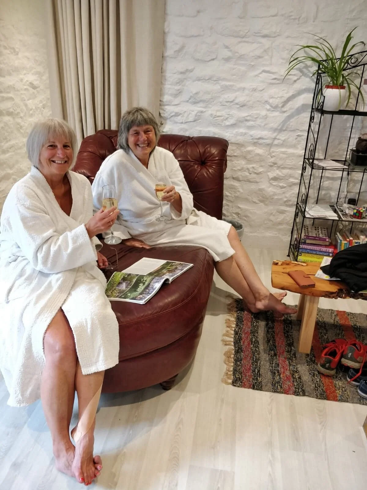 Pamper Packages, reflexology, aromatherapy, reiki, facials, floatation ...