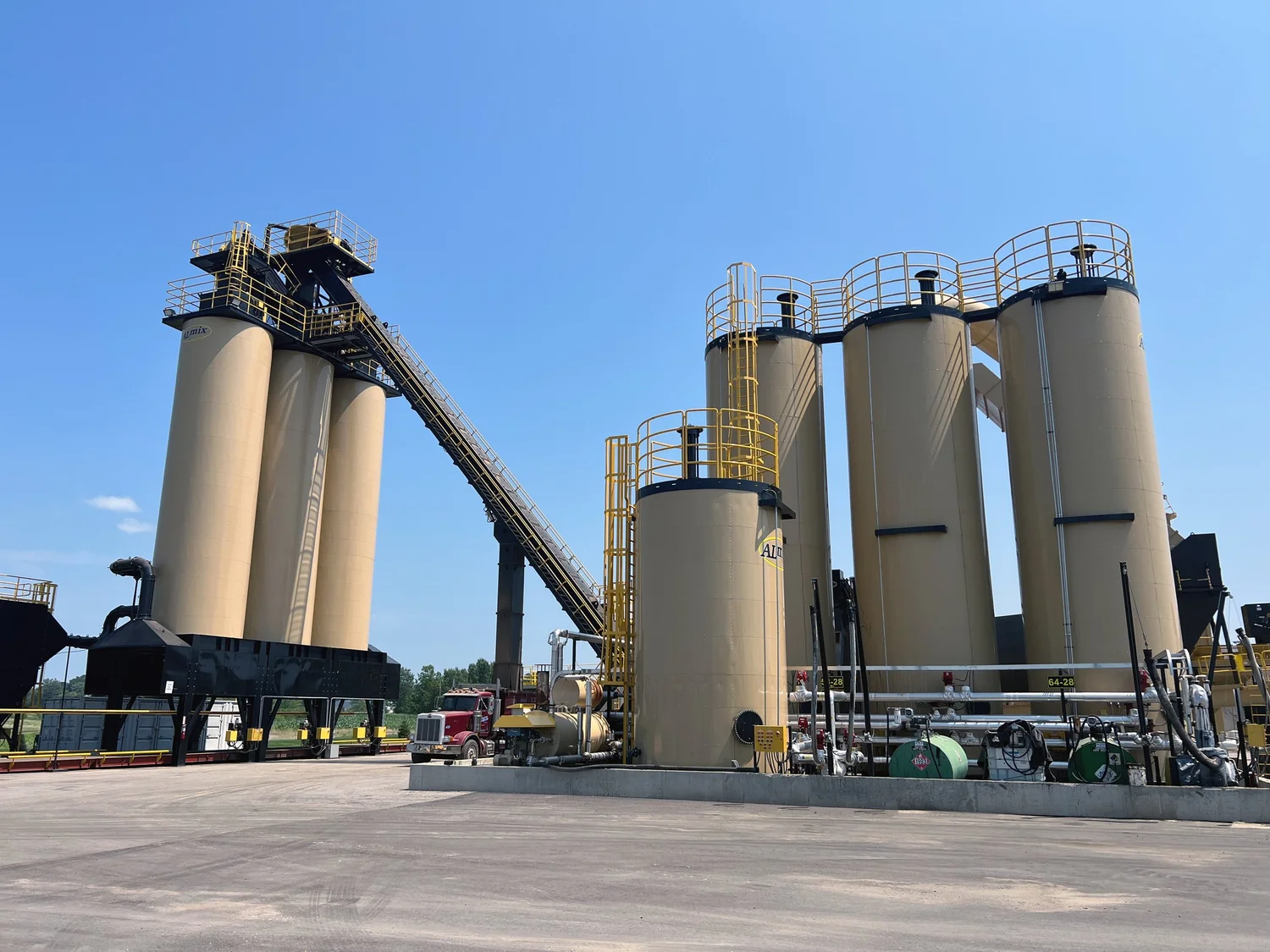 Asphalt Storage Tanks — ALmix - Asphalt Equipment Company