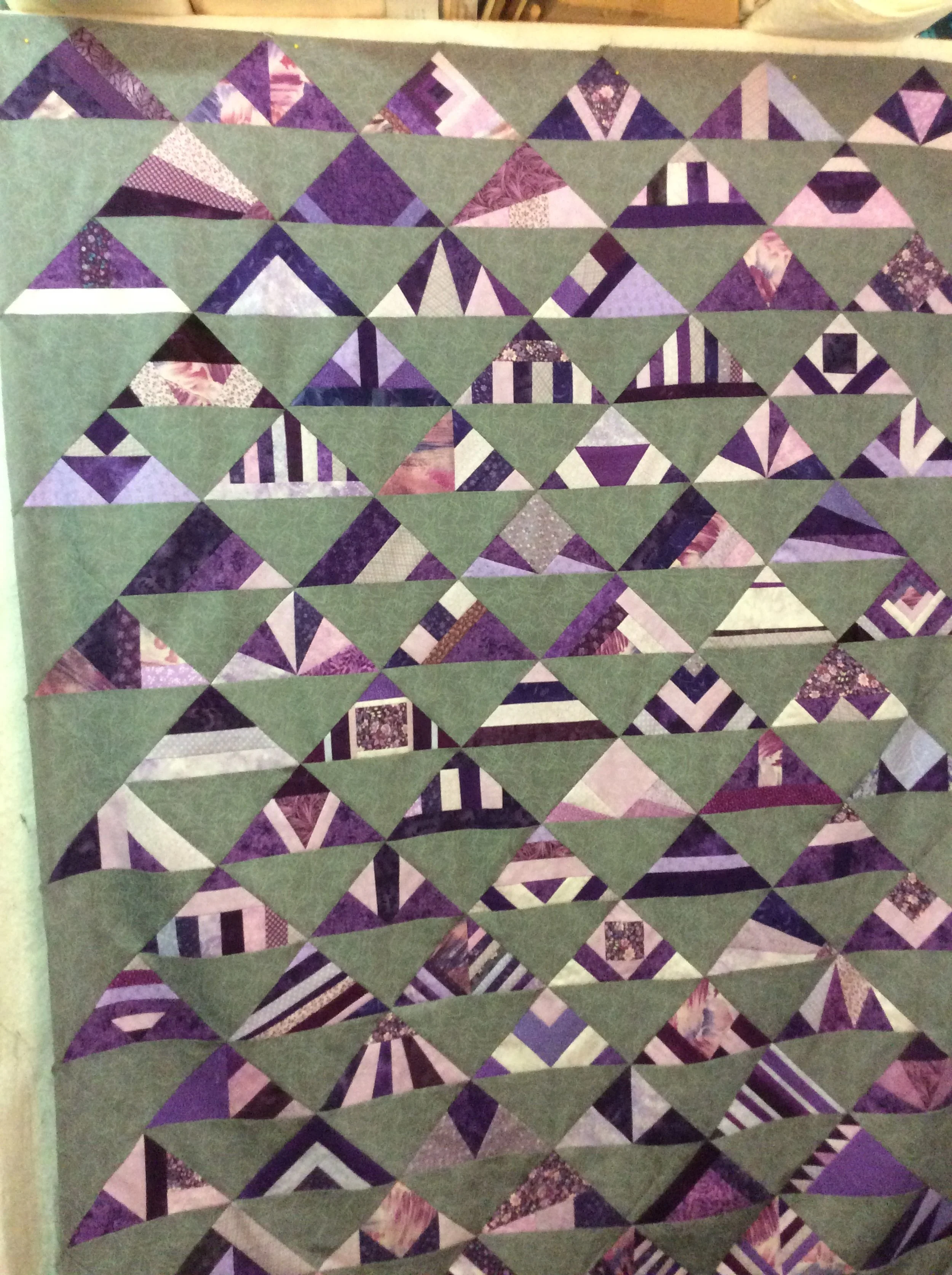 Over 40 Scrappy HST Triangle Quilt Layout Ideas! | Leila Gardunia Quilt ...