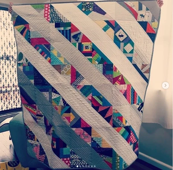 20+ Quilt Ideas Using (half square) Scrappy Triangles | Leila Gardunia ...
