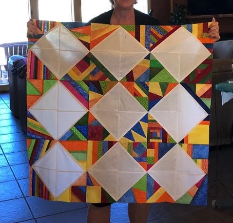 20+ Quilt Ideas Using (half square) Scrappy Triangles | Leila Gardunia ...