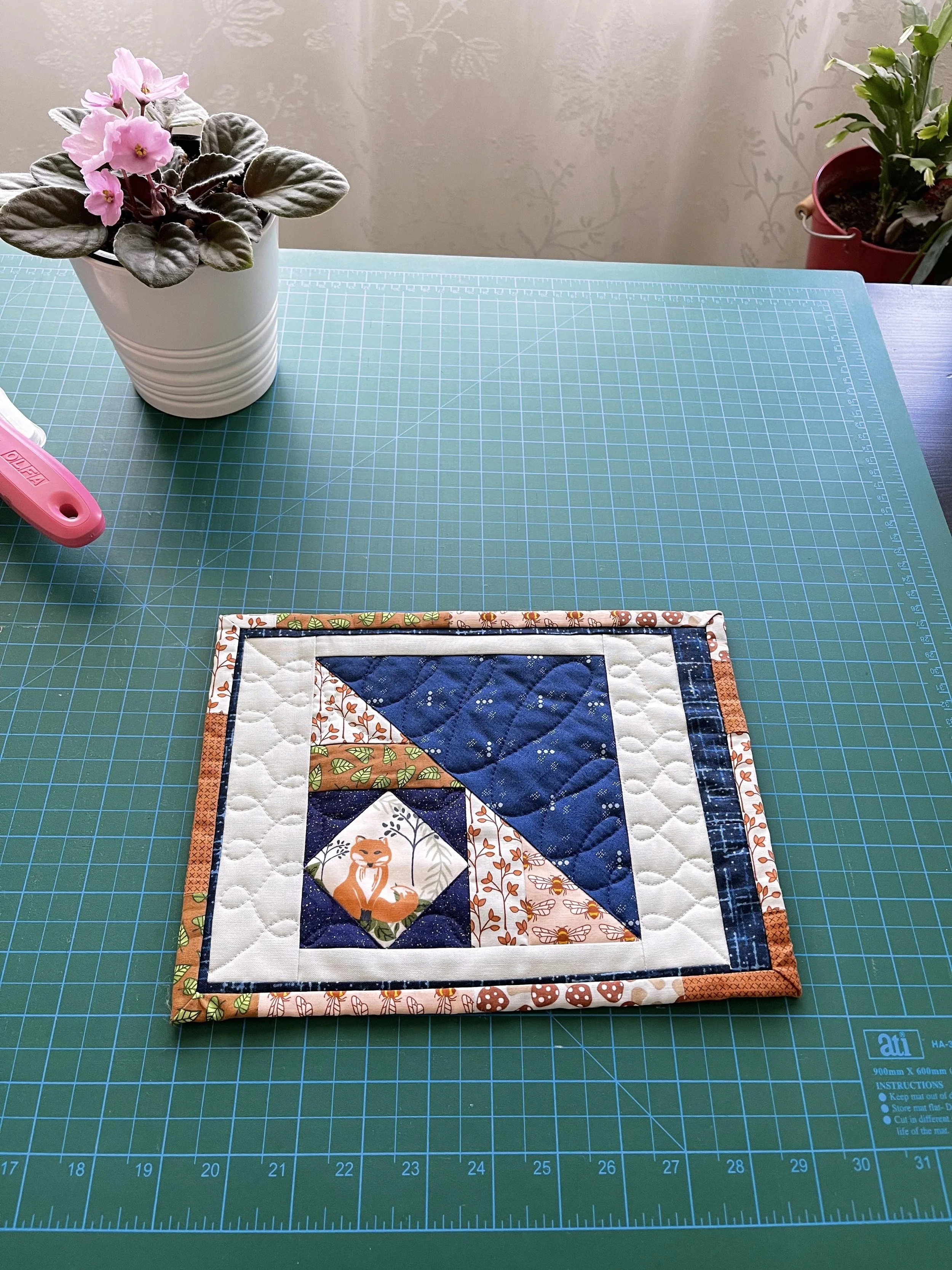 Over 40 Scrappy HST Triangle Quilt Layout Ideas! | Leila Gardunia Quilt ...