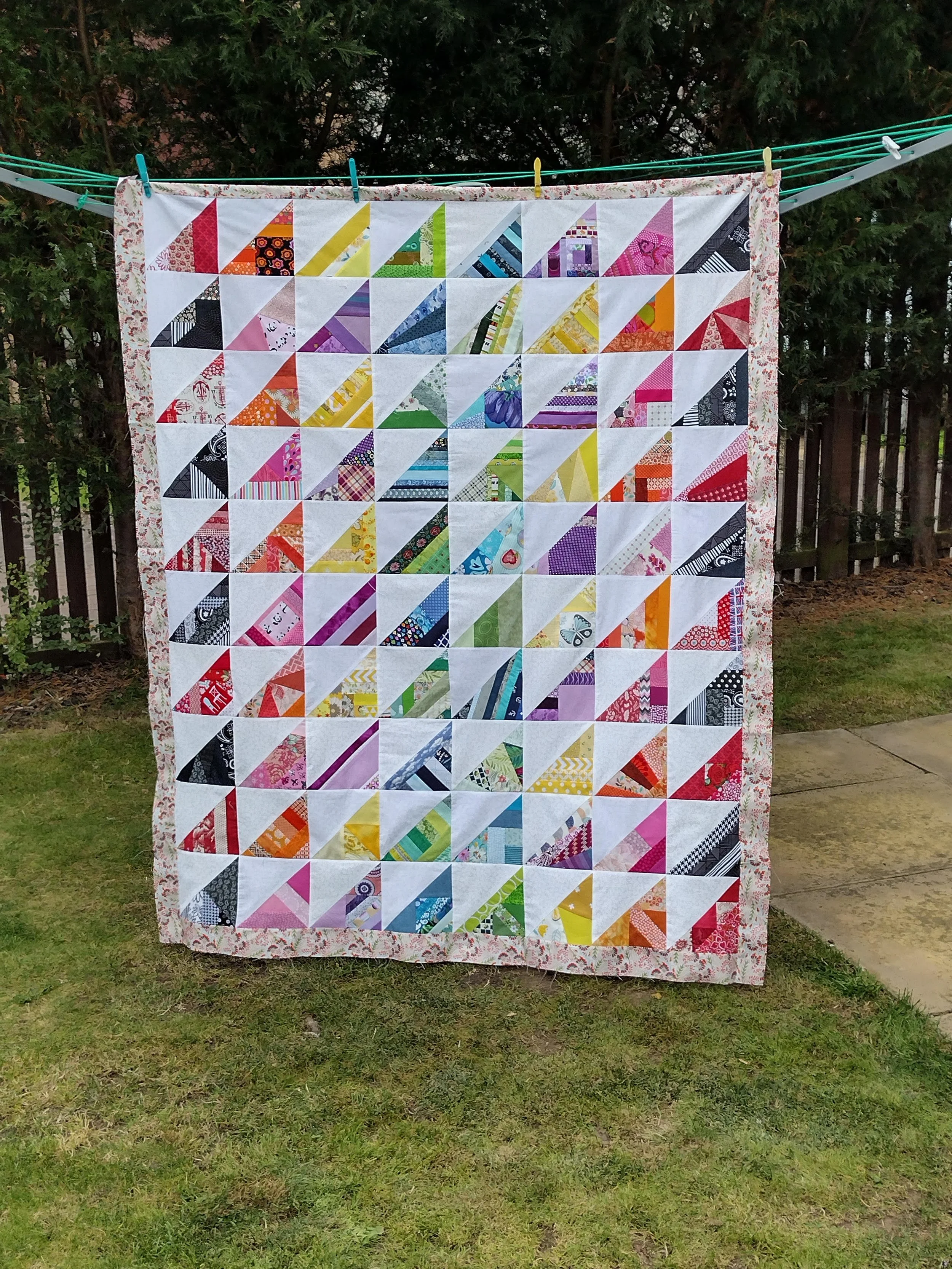 Over 40 Scrappy HST Triangle Quilt Layout Ideas! | Leila Gardunia Quilt ...