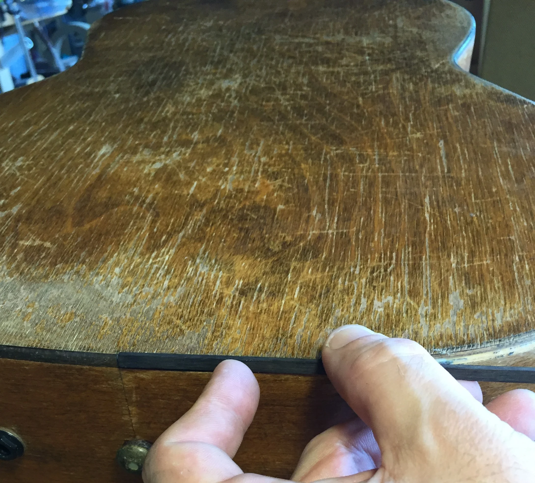 Chicago GuitarSpace — Ebony Binding