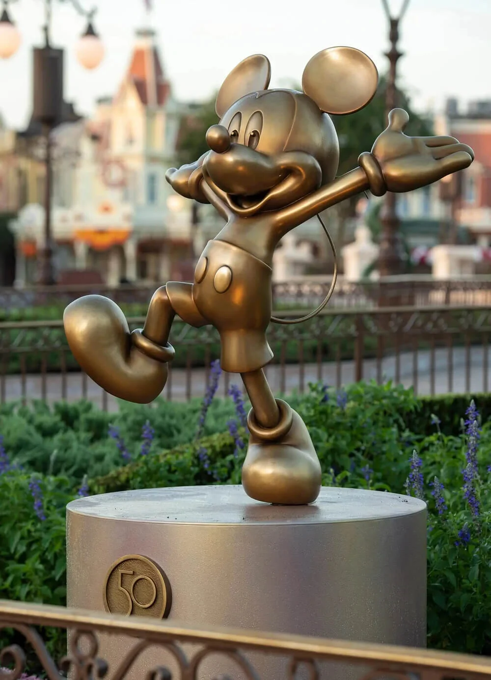 All of Disney's ‘Fab 50’ Golden Character Statues + Precise Locations ...