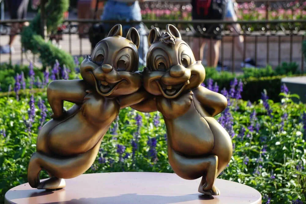 All of Disney's ‘Fab 50’ Golden Character Statues + Precise Locations ...