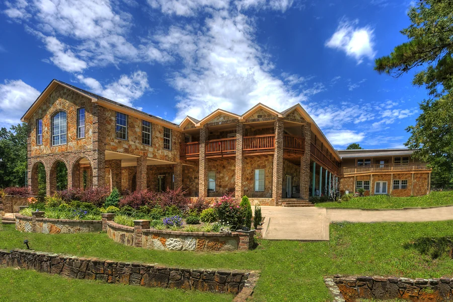 Mena Mountain Resort