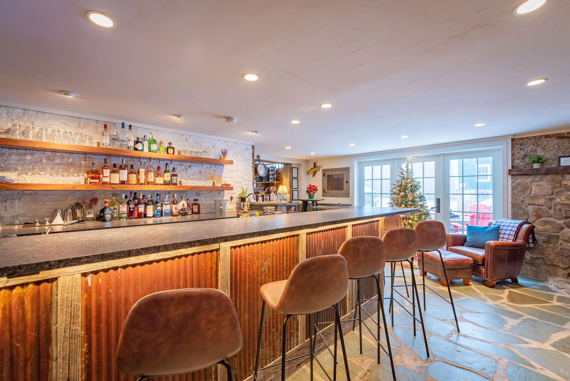 Tavern & Bar in Manchester, VT - Craft Beers, Wine, and Small Plates