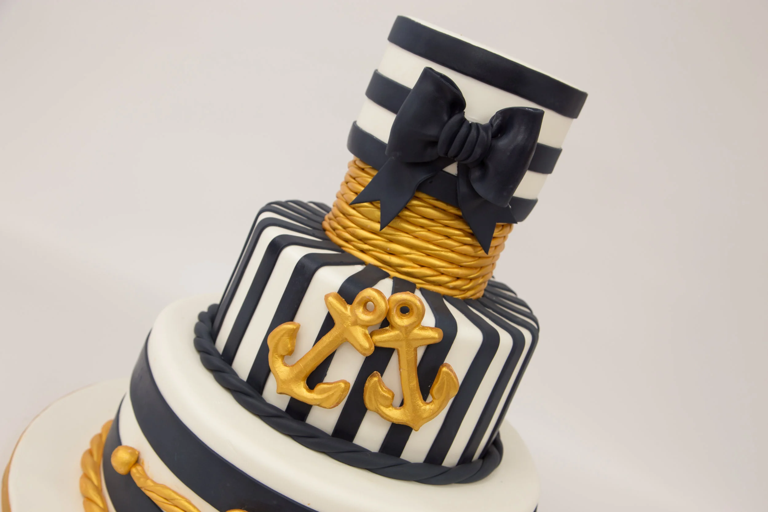 Delicious Pastries, Cakes and Desserts by Cake boss star's Carlo's ...