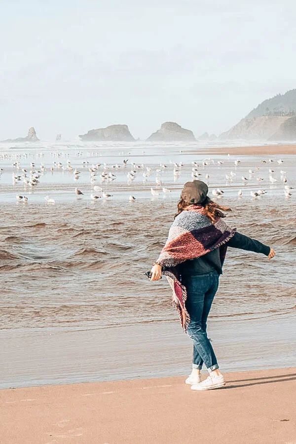 How to Meet People While Traveling Solo | Lucilehr.com