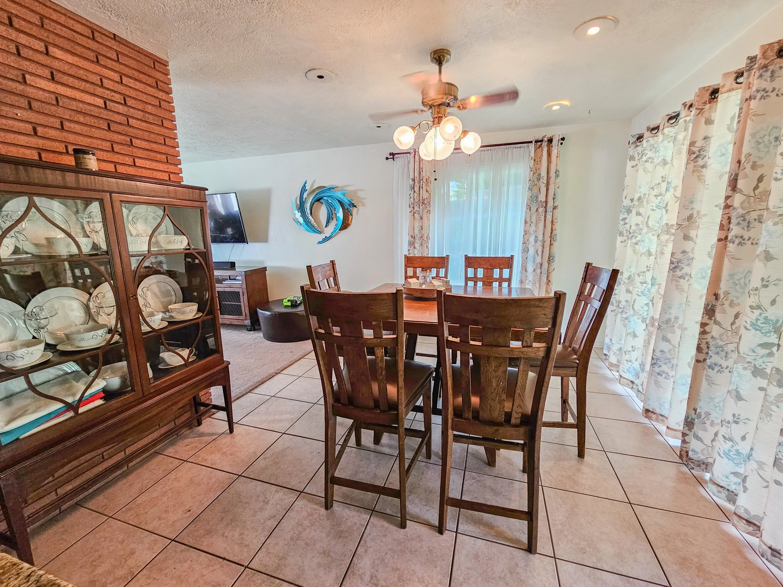 208 Highland Drive ARCO — LP Barnes Real Estate