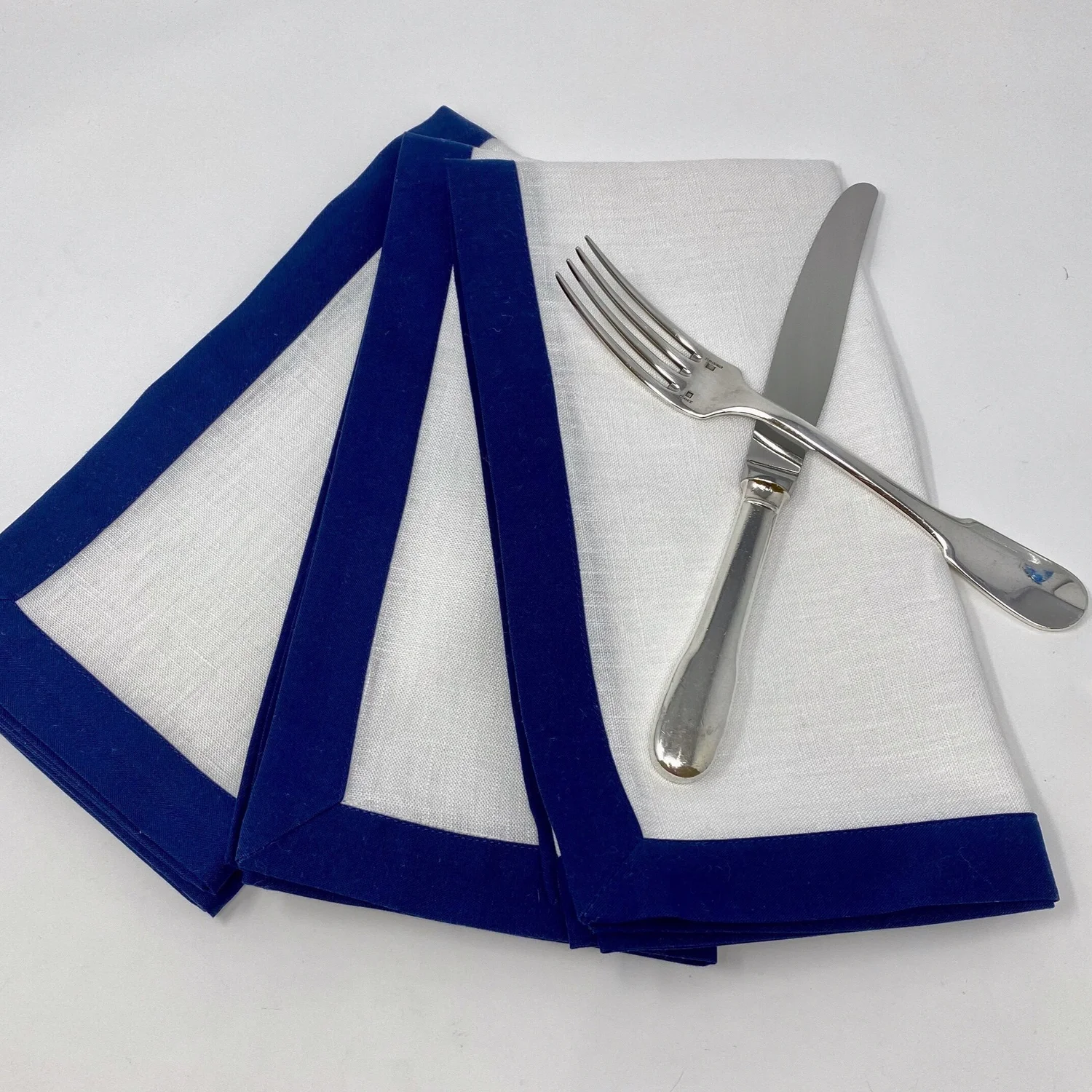DINNER NAPKINS — Walker Valentine