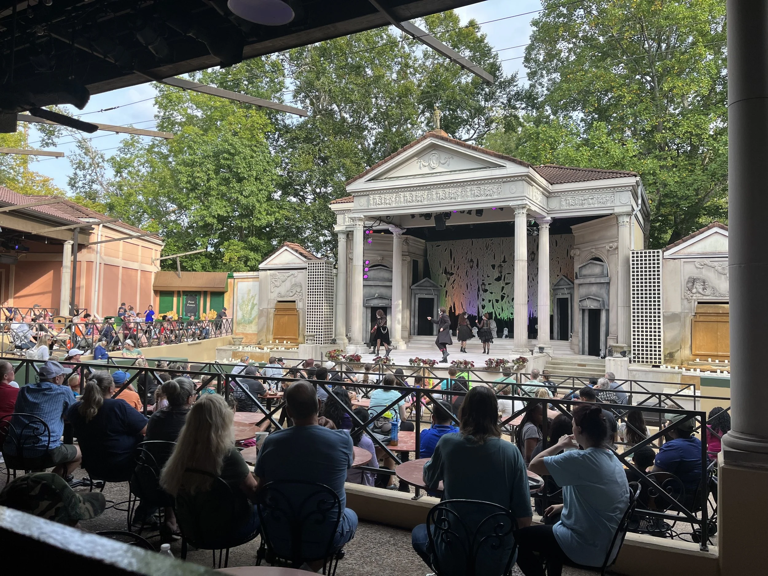 A Comprehensive Guide and Review of Busch Gardens Williamsburg Howl-O ...